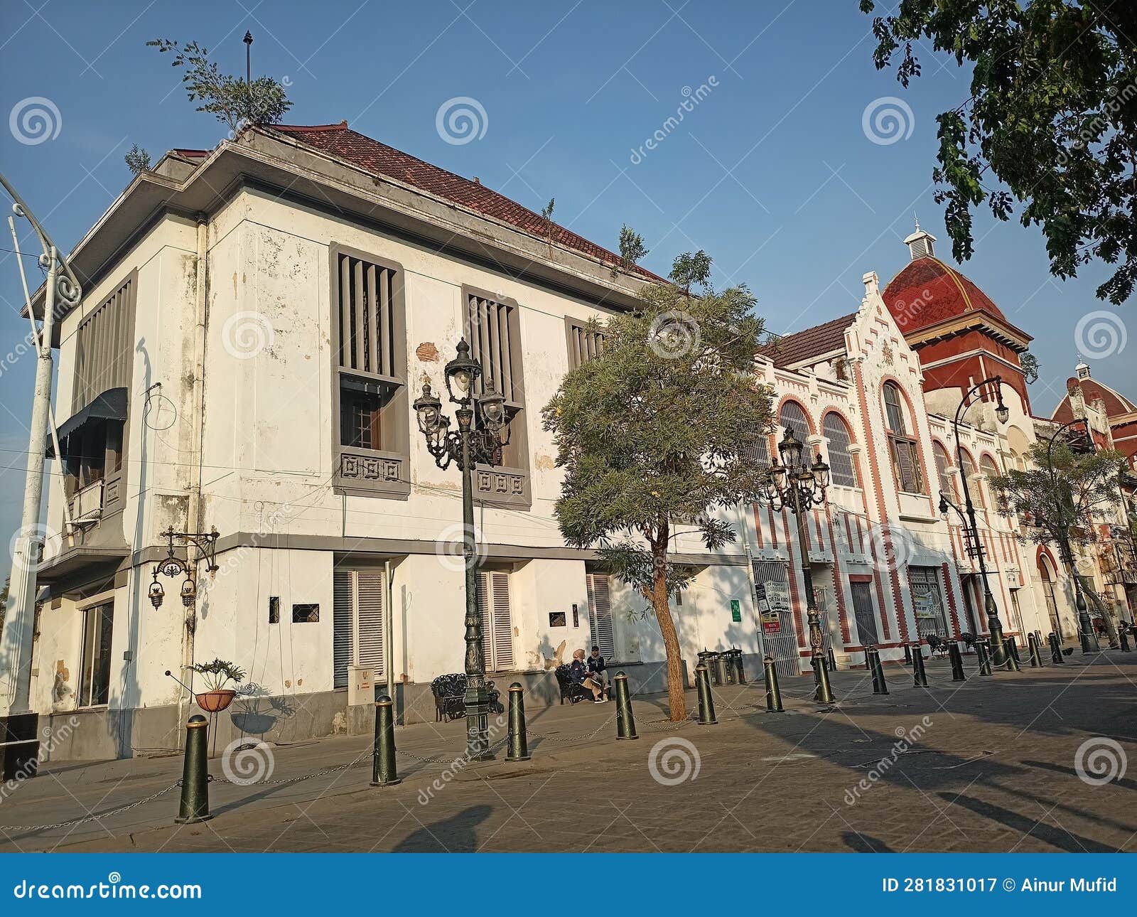 The Community is Active in the Tourist Area of ??the Old City of ...