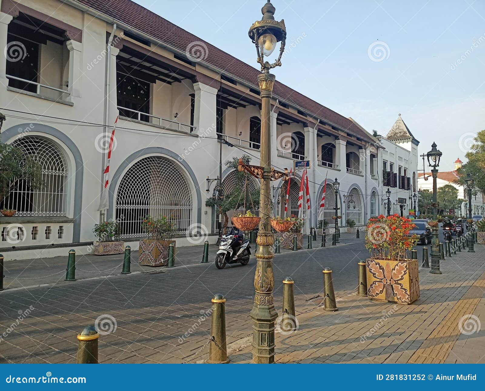 The Community is Active in the Tourist Area of ??the Old City of ...