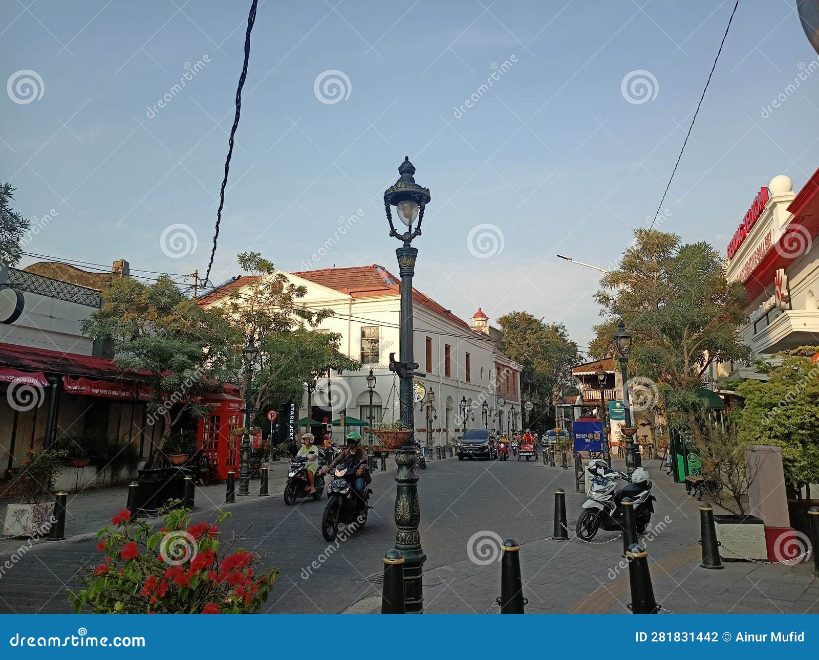 The Community is Active in the Tourist Area of ??the Old City of ...
