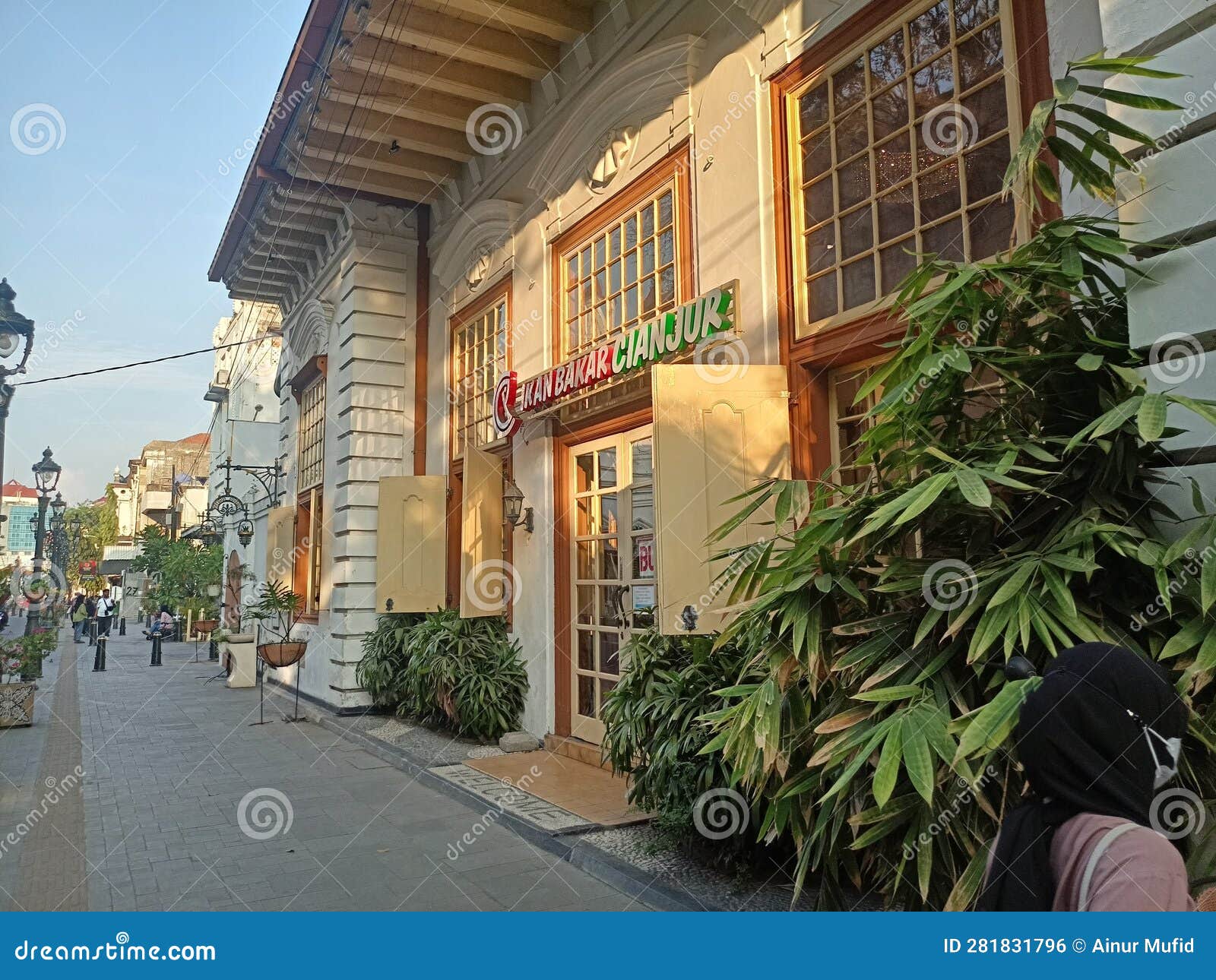 The Community is Active in the Tourist Area of ??the Old City of ...