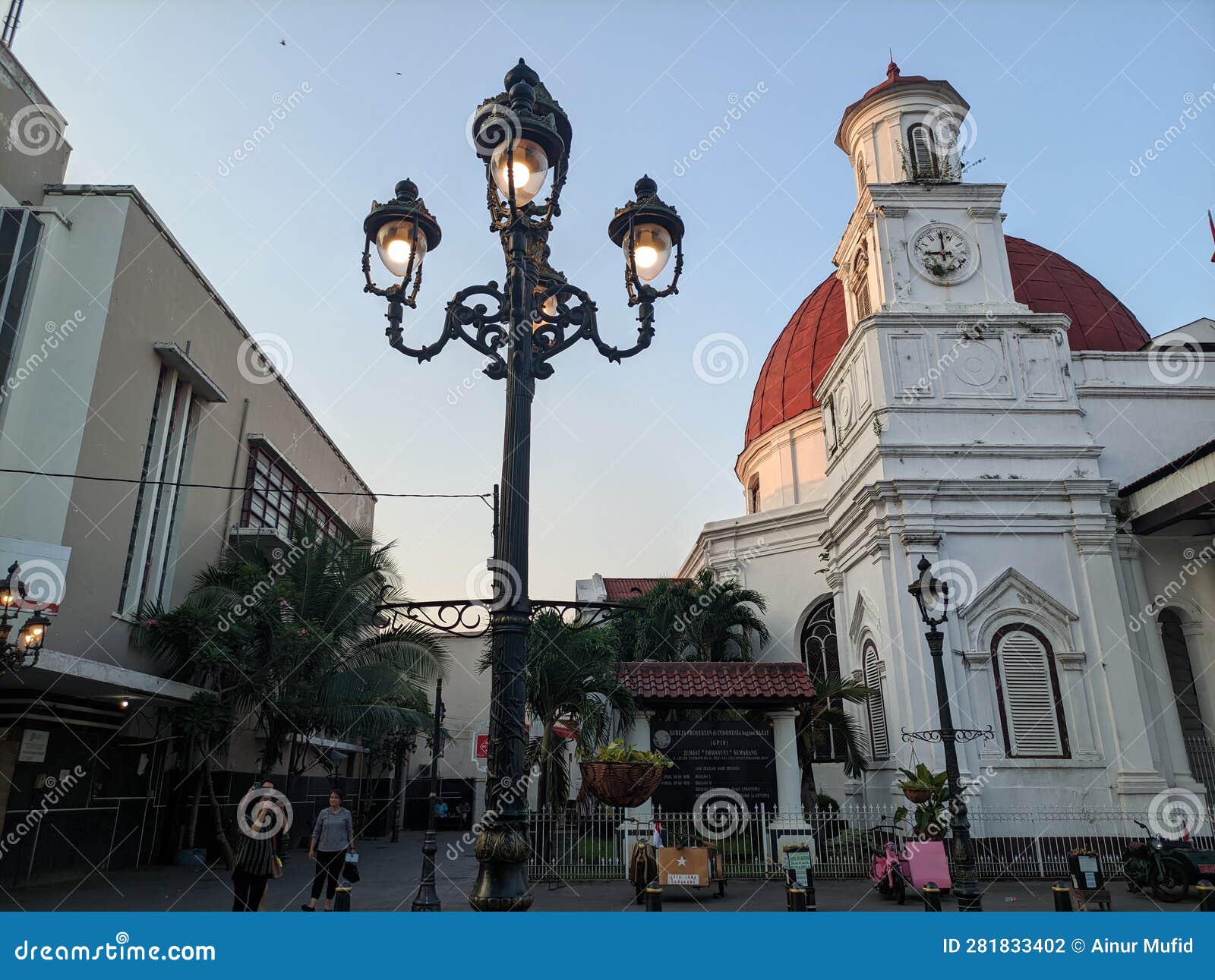 The Community is Active in the Tourist Area of ??the Old City of ...