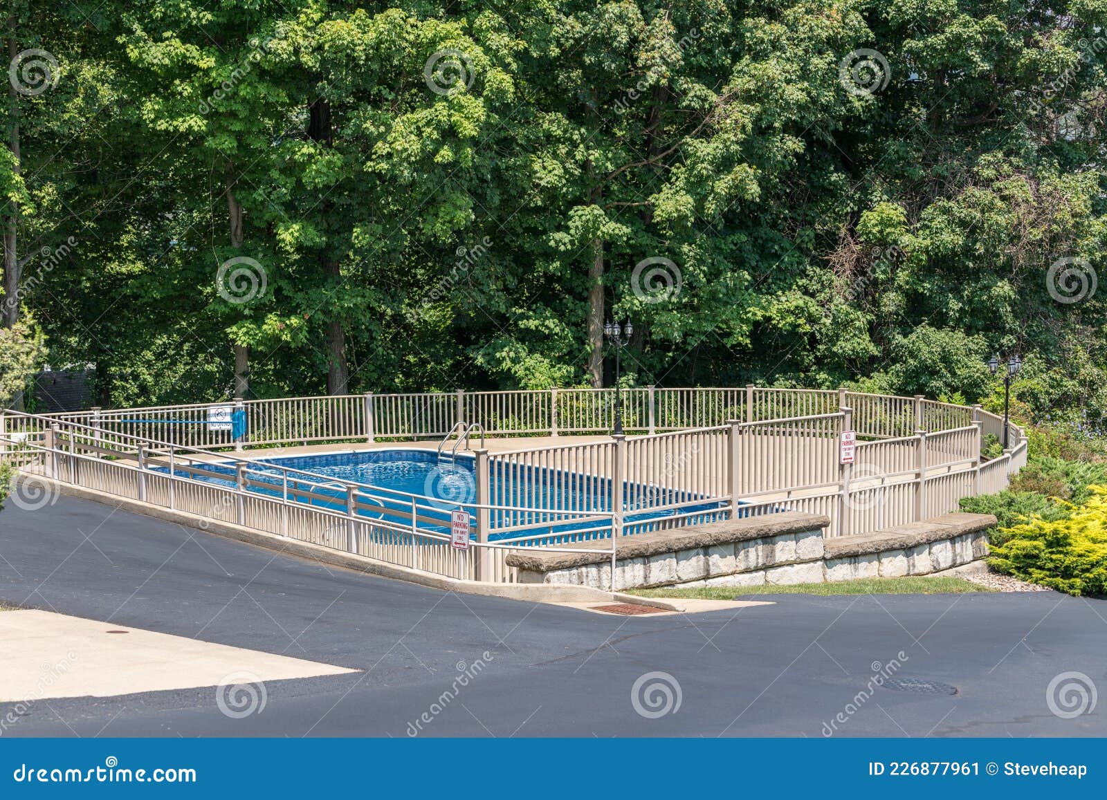 Community Swimming Pool Stock Photo | CartoonDealer.com #6136308