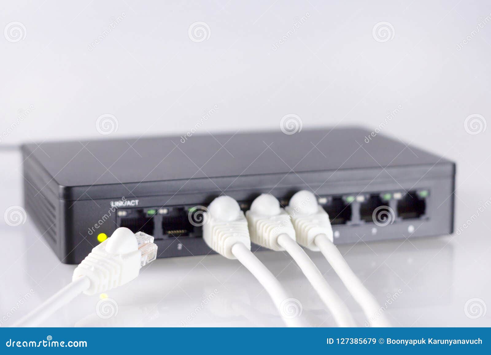 Commutateur De Hub De Connexion Internet Et Usb De Terres De Blanc ...