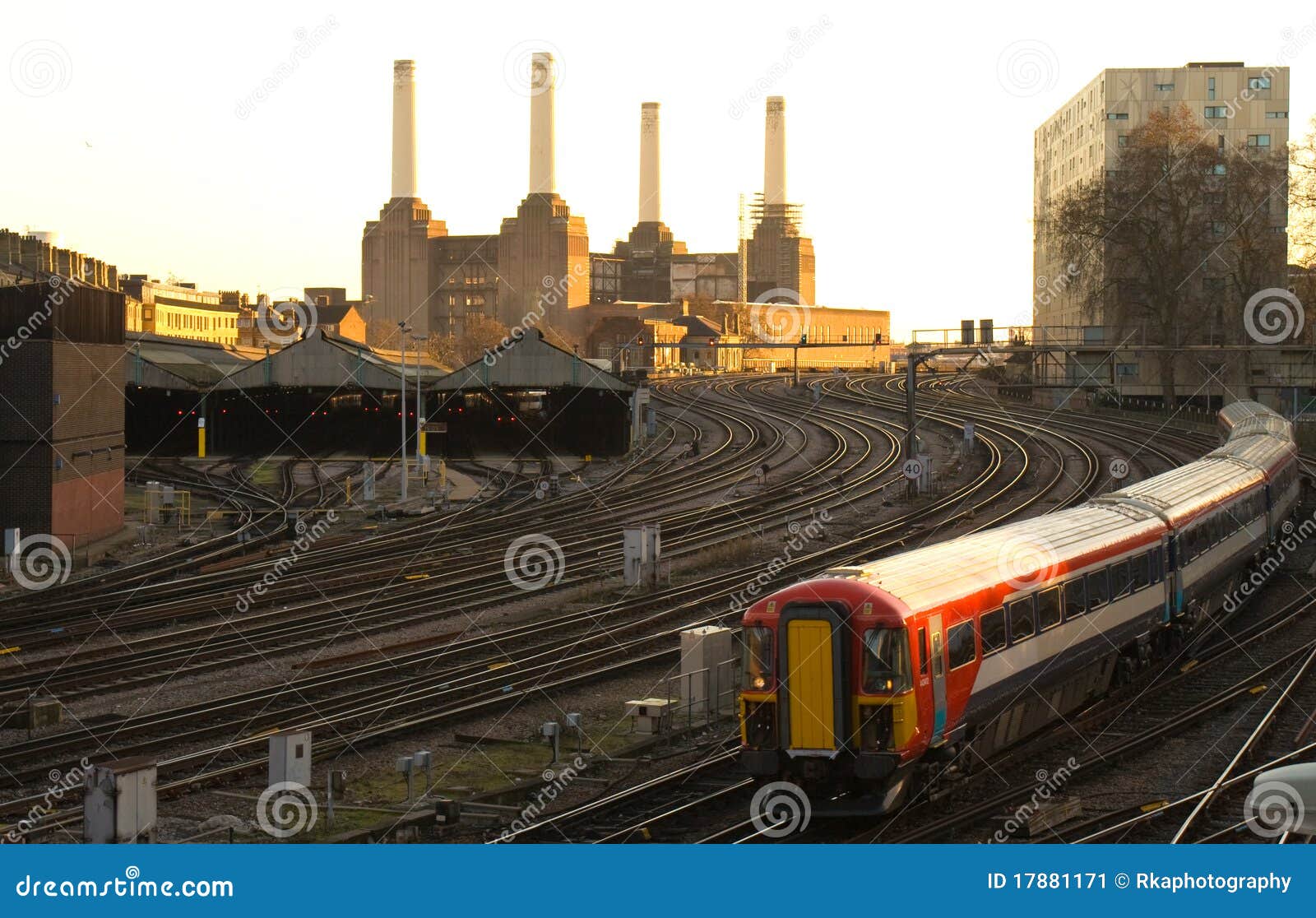 Commuter Train Approaching London Victoria Stock Image - Image of west ...