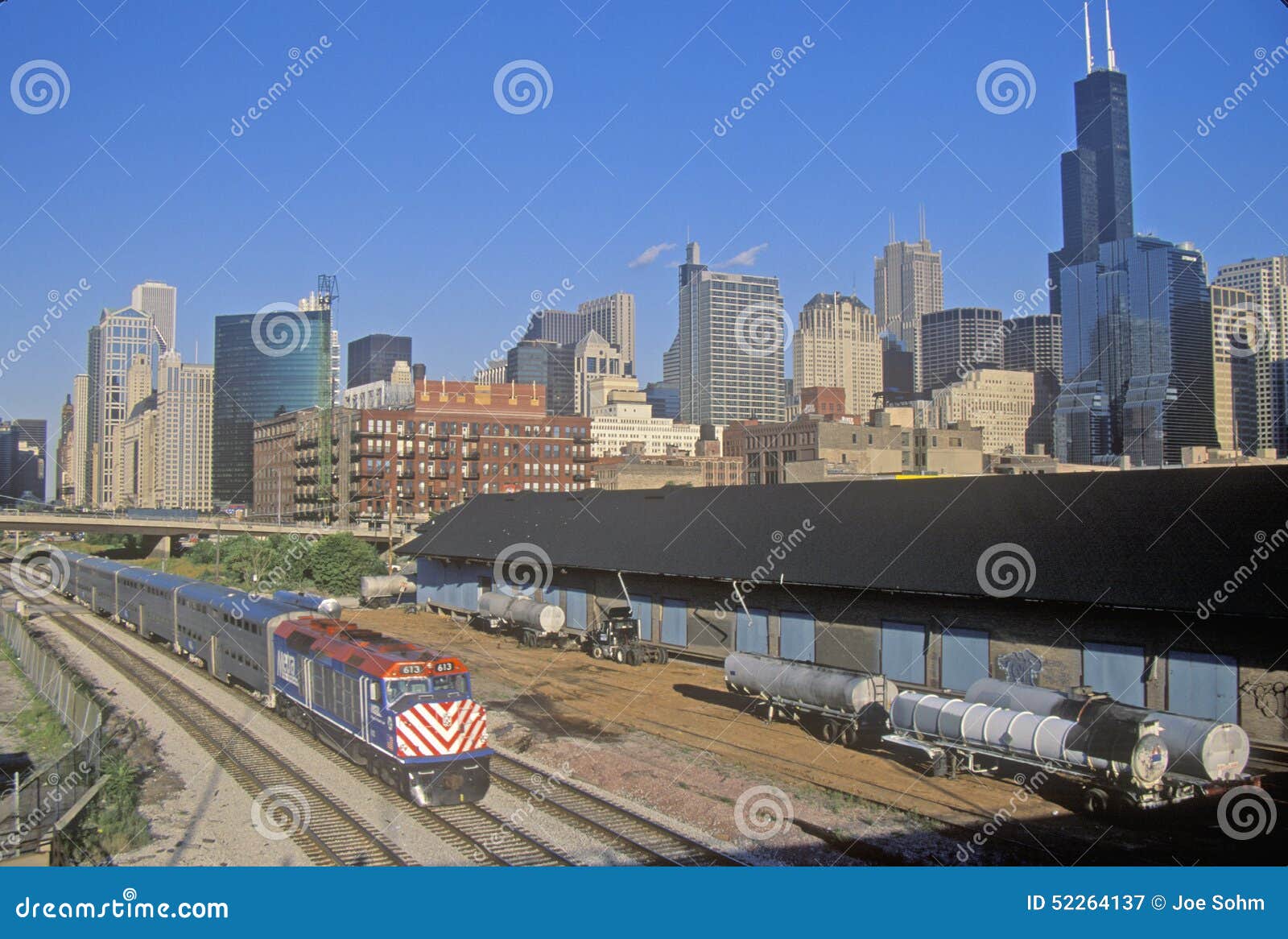Commuter Train with Skyline, Chicago, Illinois Editorial Photography ...