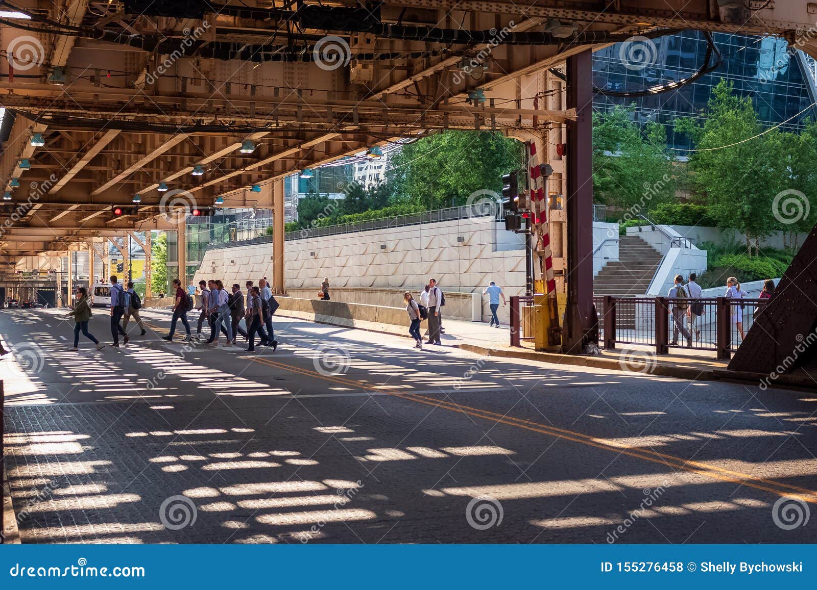 Commuters Cross Lake St at Pedestrian Crosswalk in Chicago Loop during ...