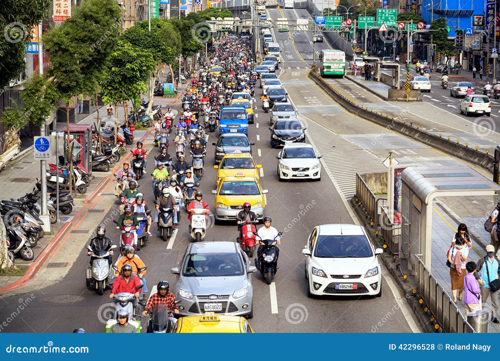 Commuters in Taipei - Taiwan Editorial Stock Photo - Image of ...