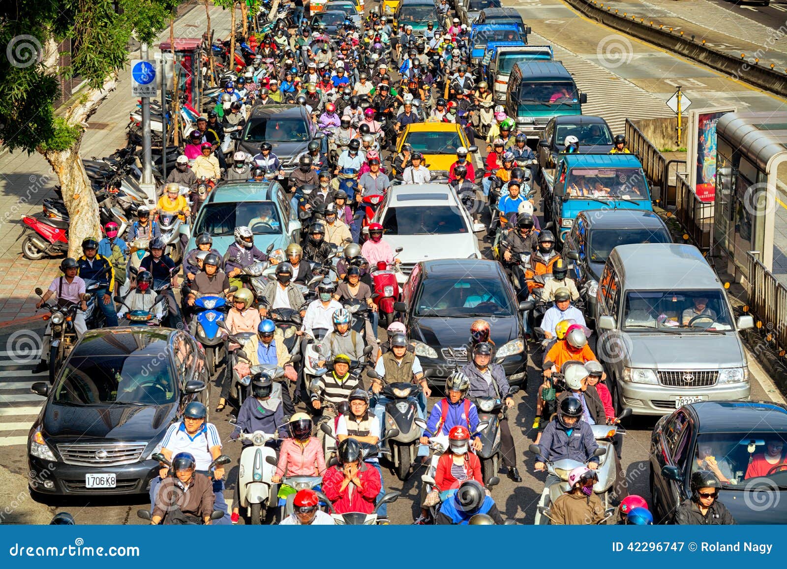Commuters in Taipei - Taiwan Editorial Photography - Image of taipei ...