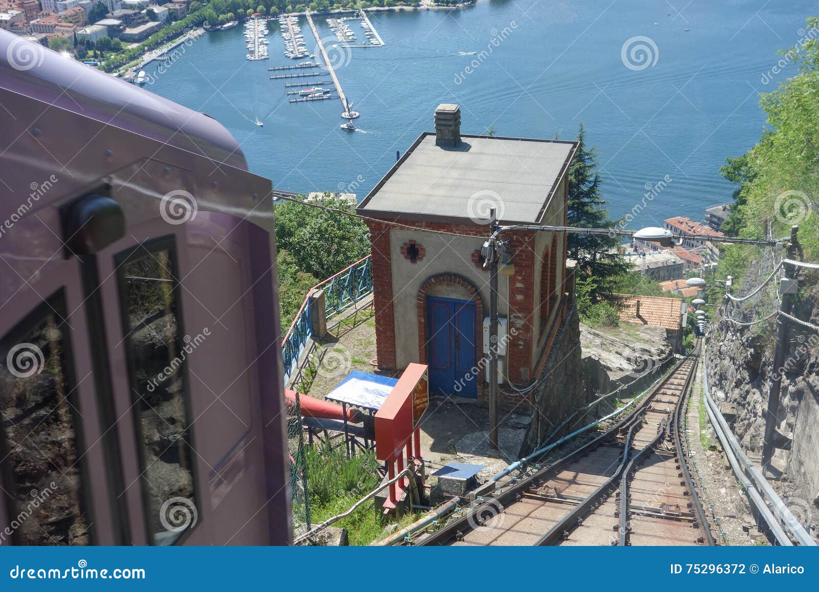 Como Brunate Funicolare in Brunate Fotografia Editoriale - Immagine di ...