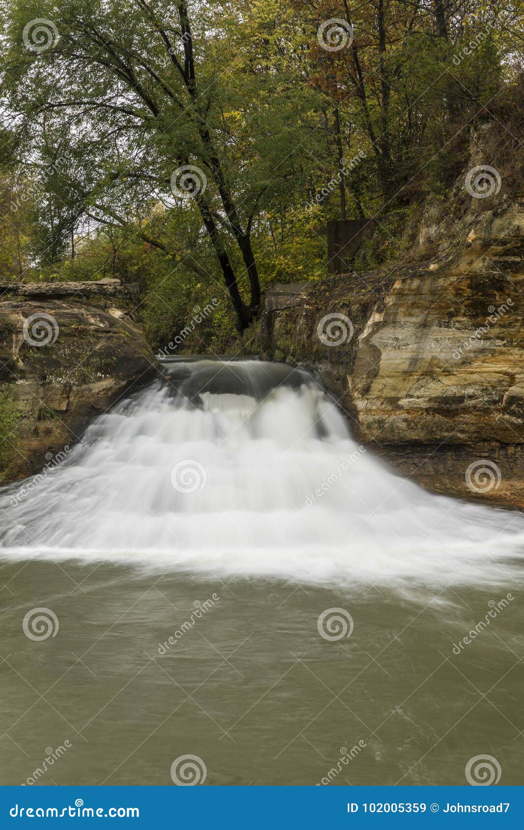 Como Falls in Autumn stock image. Image of cliff, cascade - 102005359