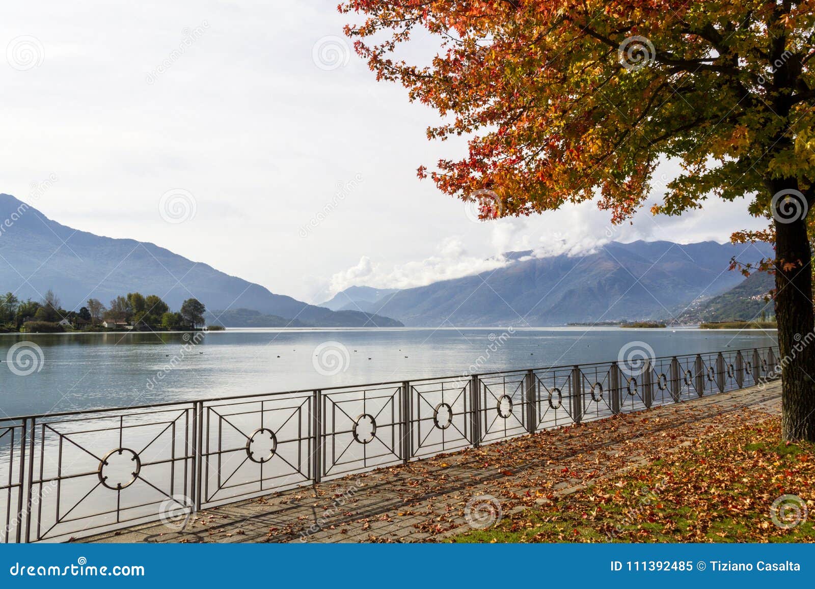 Como lake in autumn stock image. Image of vacation, tourism - 111392485