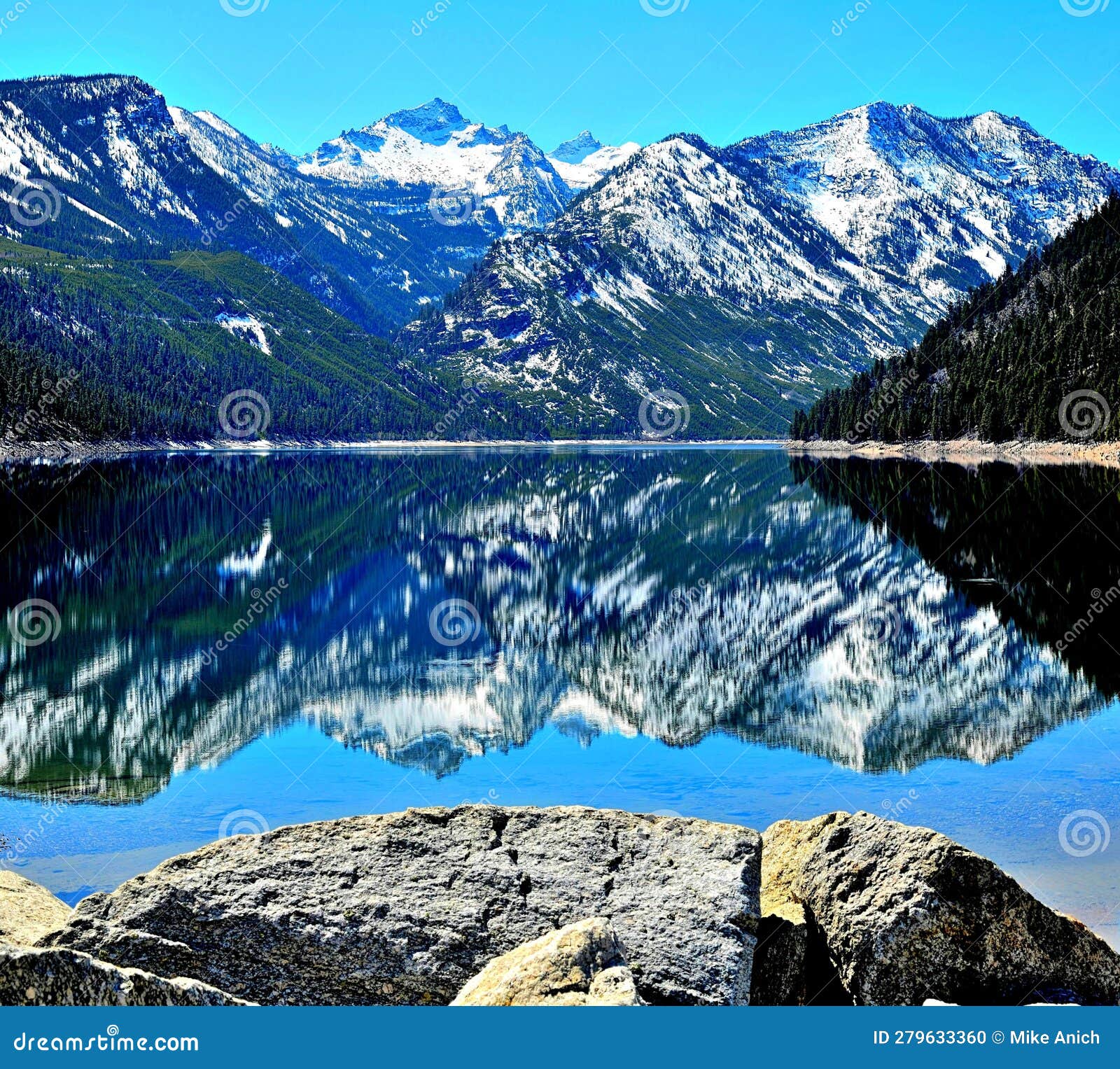 Como Peaks, Reflected in Lake Como, Bitterroot Mountains, Montana. Stock Photo - Image of ...