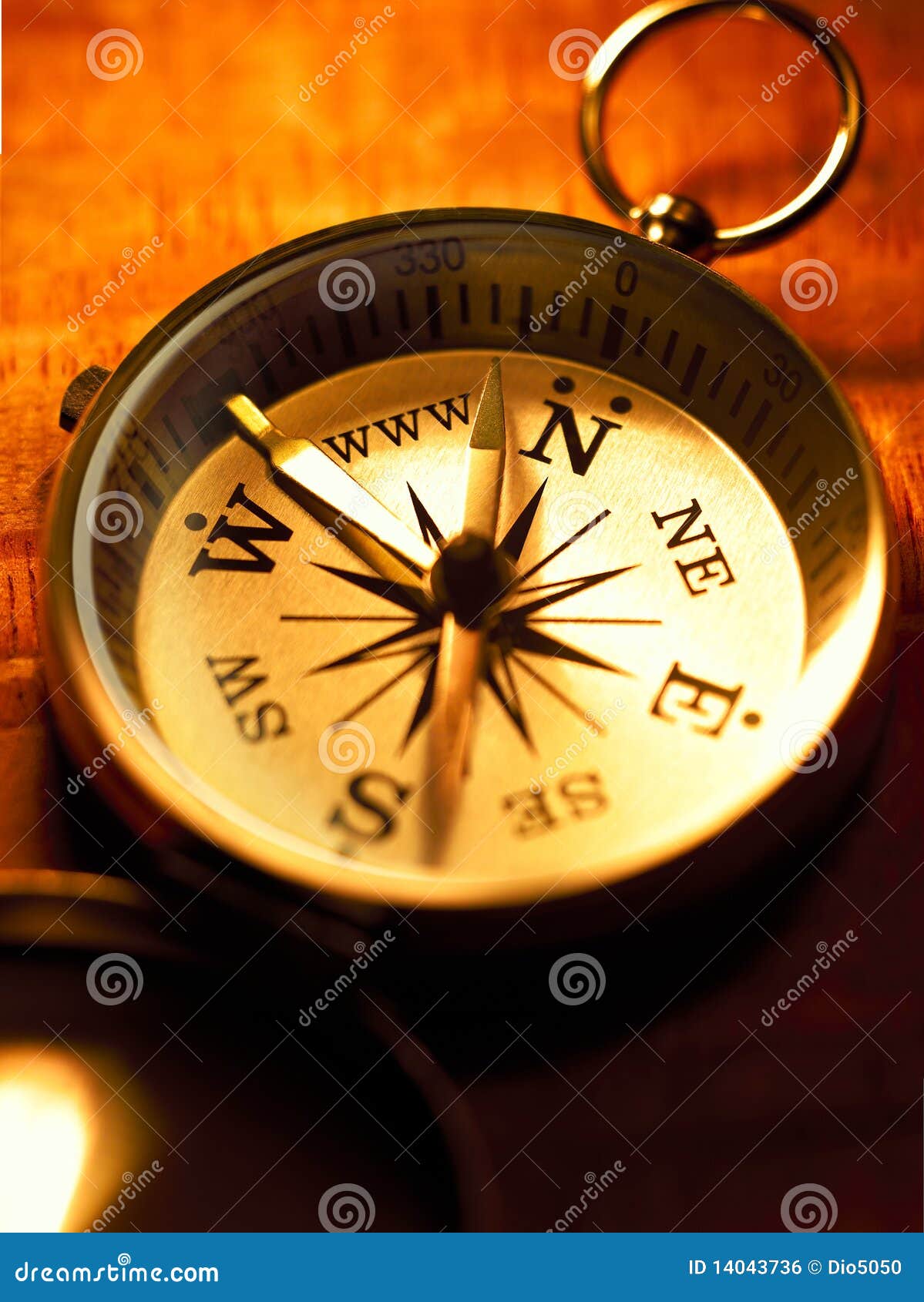 Compás foto de archivo. Imagen de exactitud, madera, viejo - 14043736