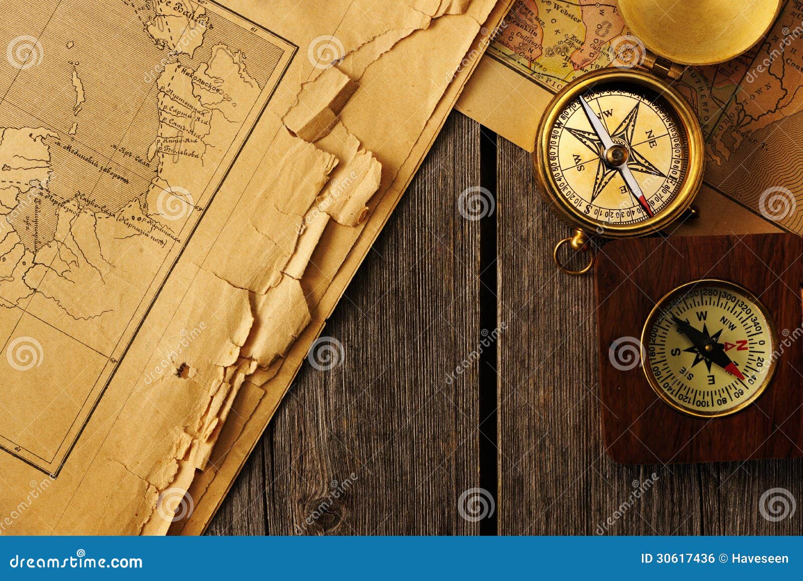 Compás Antiguo Sobre Mapa Viejo Foto de archivo - Imagen de modelo ...