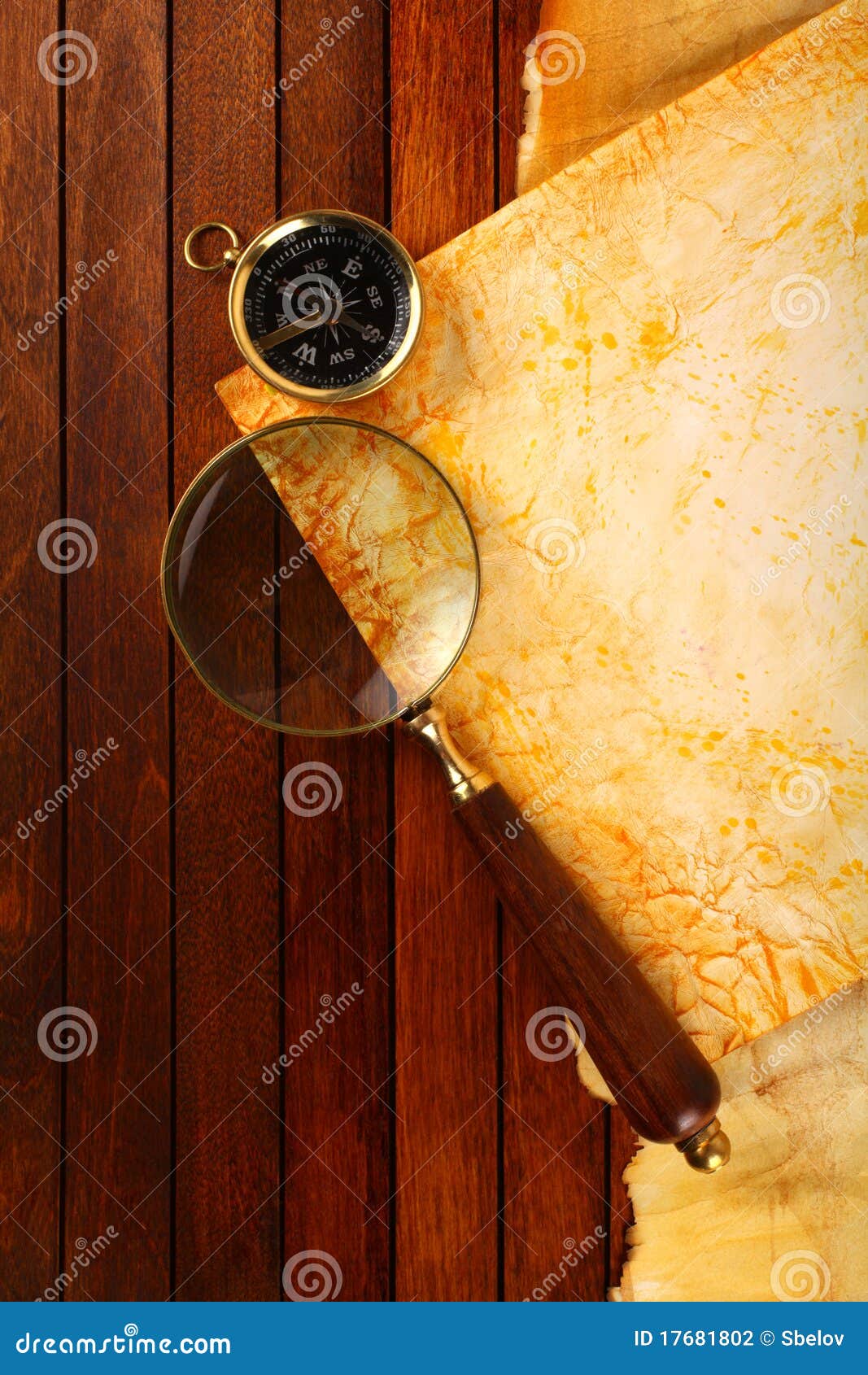 Compás con magnificar foto de archivo. Imagen de documento - 17681802