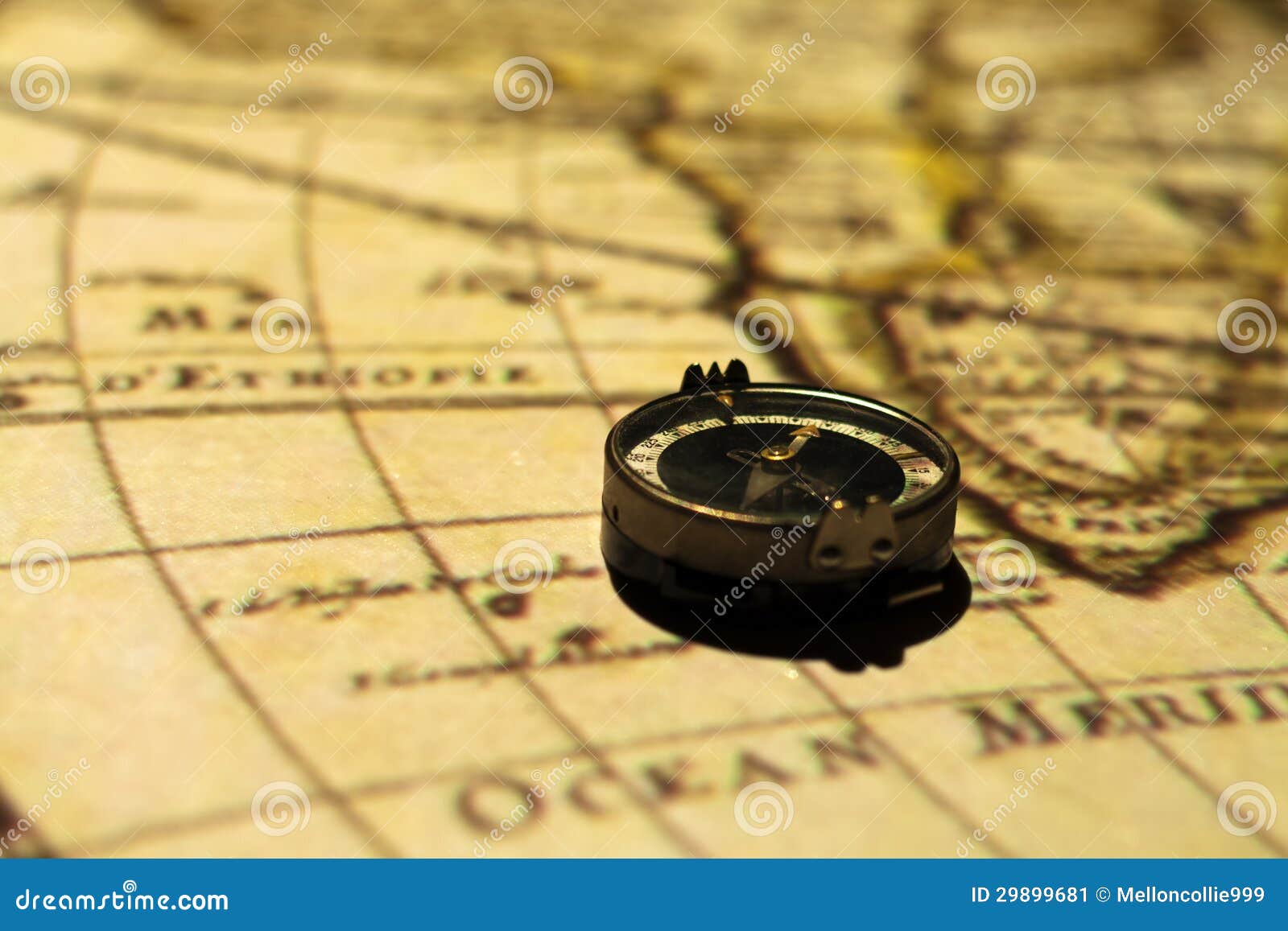 Compás en mapa imagen de archivo. Imagen de marina, nearsightedness ...