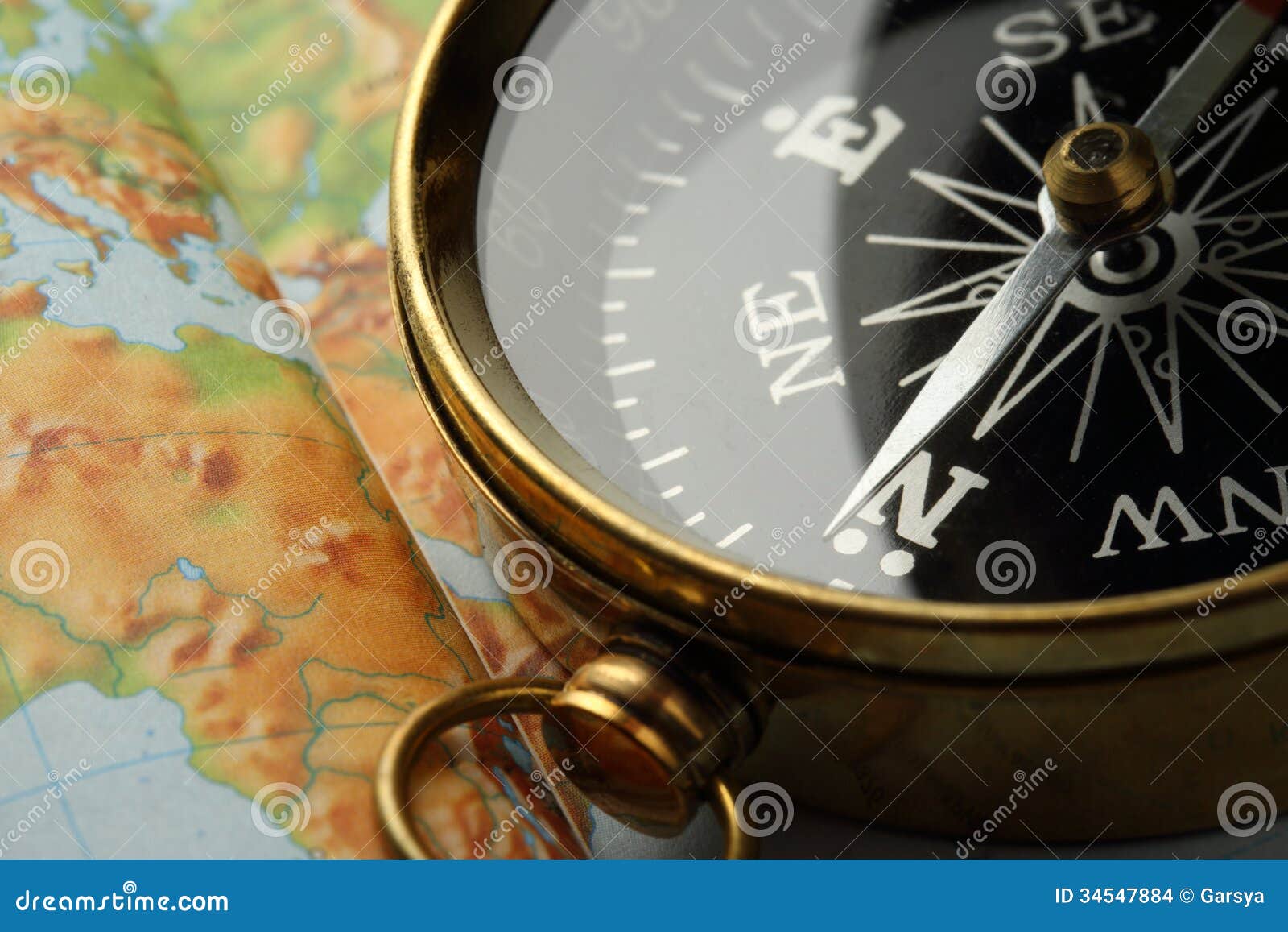 Compás en mapa foto de archivo. Imagen de viaje, herramienta - 34547884