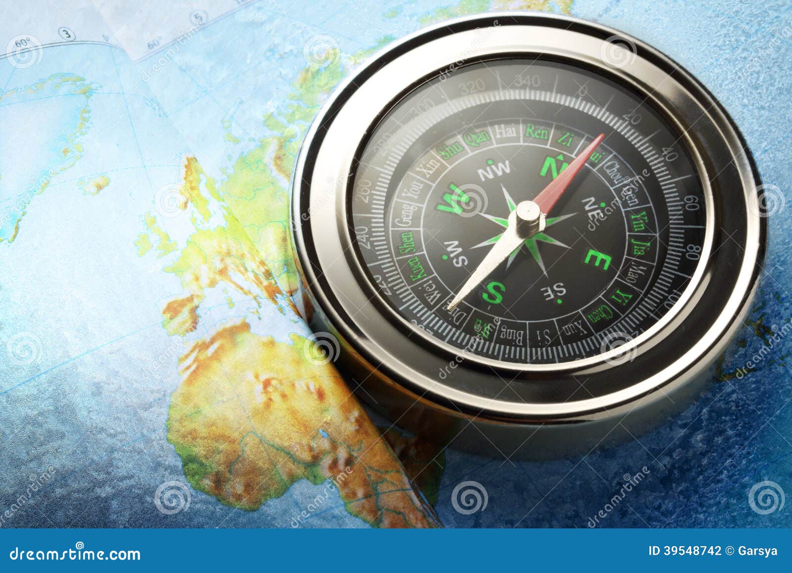 Compás en mapa foto de archivo. Imagen de explorar, oeste - 39548742