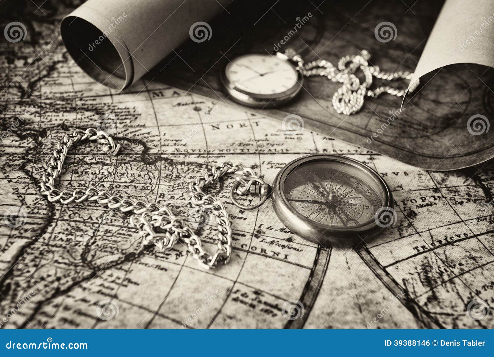 Compás en mapa viejo foto de archivo. Imagen de recorrido - 39388146