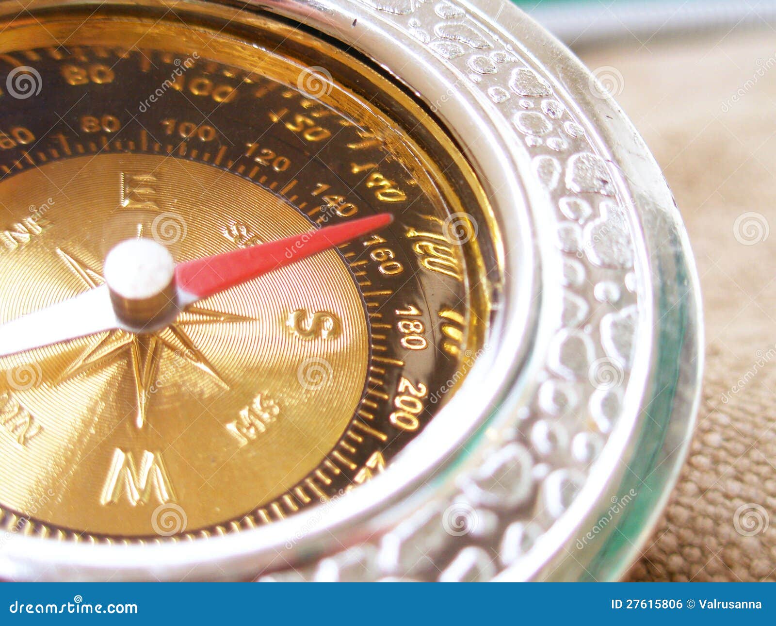 Compás redondo del oro foto de archivo. Imagen de redondo - 27615806