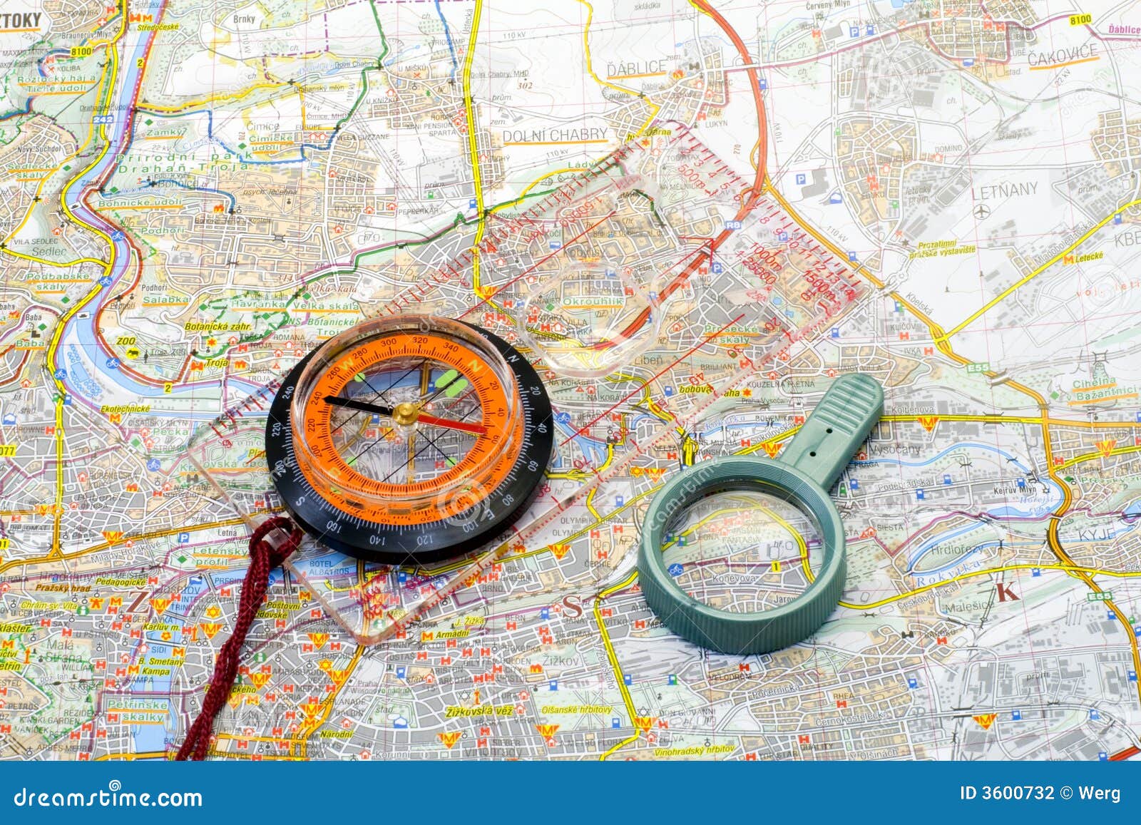 Compás Y Handglass En Un Mapa Imagen. Imagen: 3600732