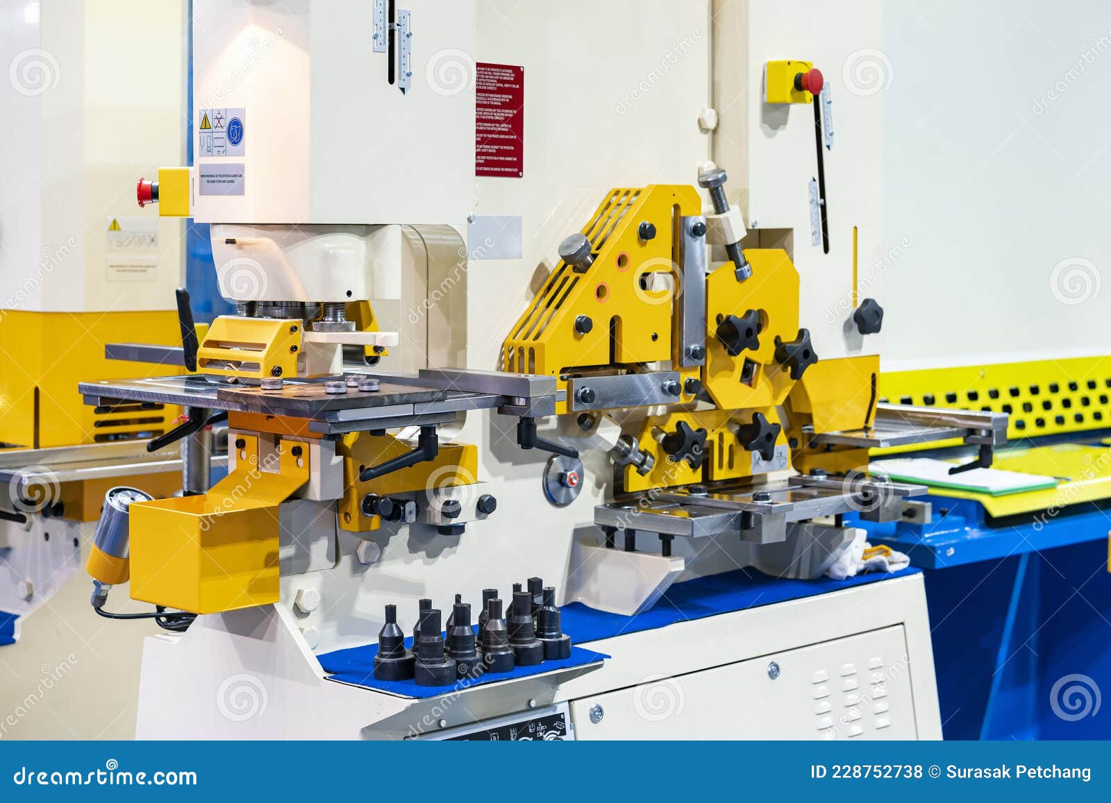 Compact Hydraulic Punch Shear Bender and Notching Machine for Cutting ...