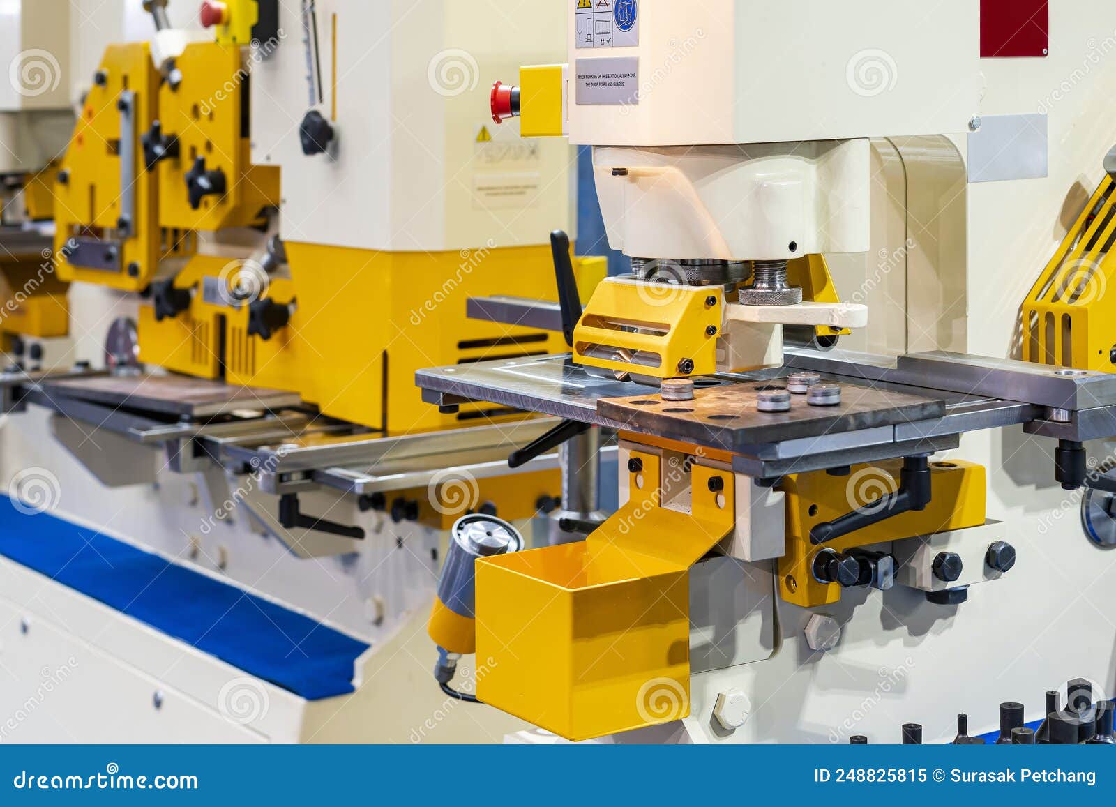 Compact Hydraulic Punch Shear Bender And Notching Machine For Cutting ...