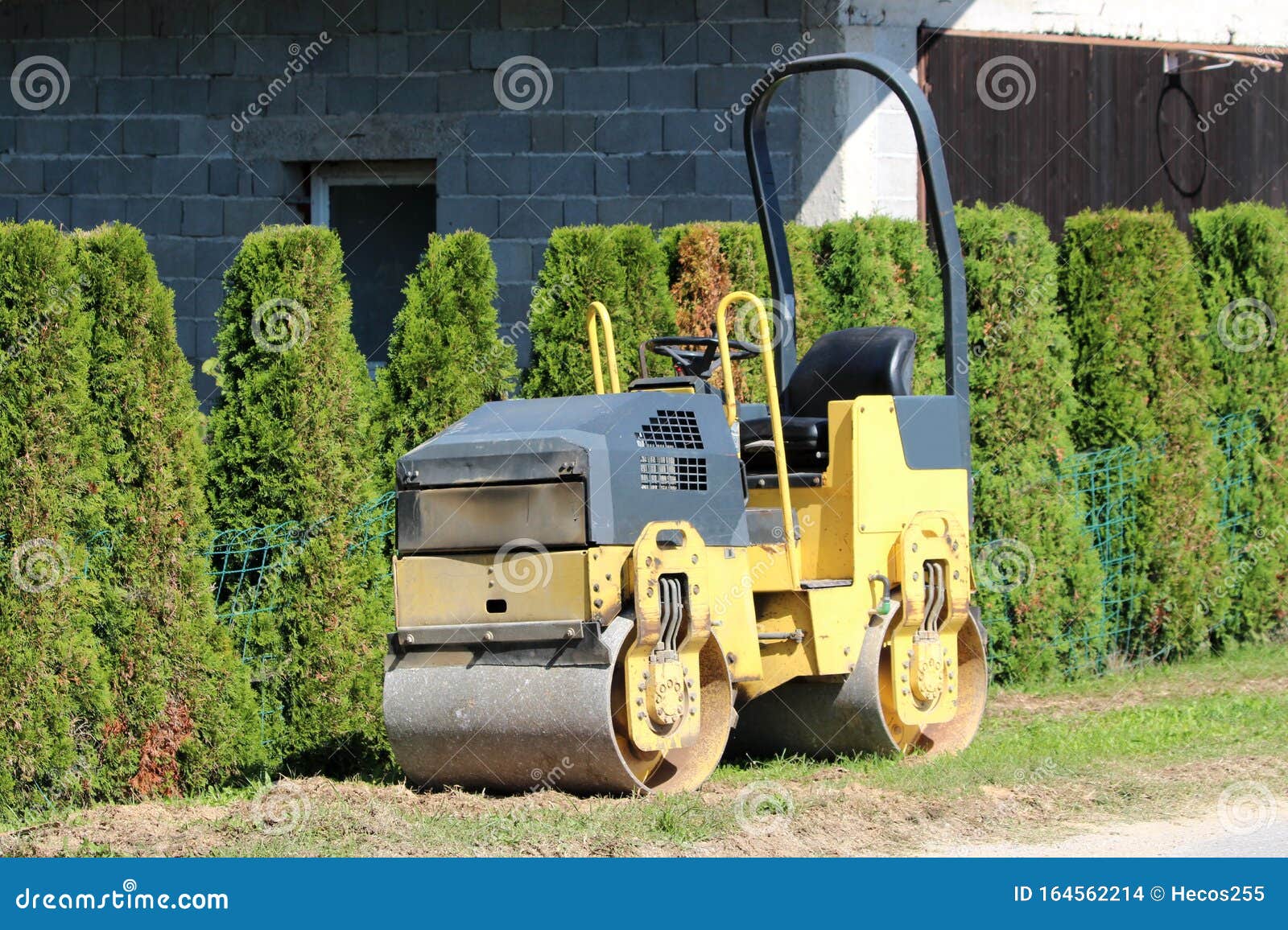 Compact Size High Maneuverability Heavy Tandem Vibratory Roller Parked ...