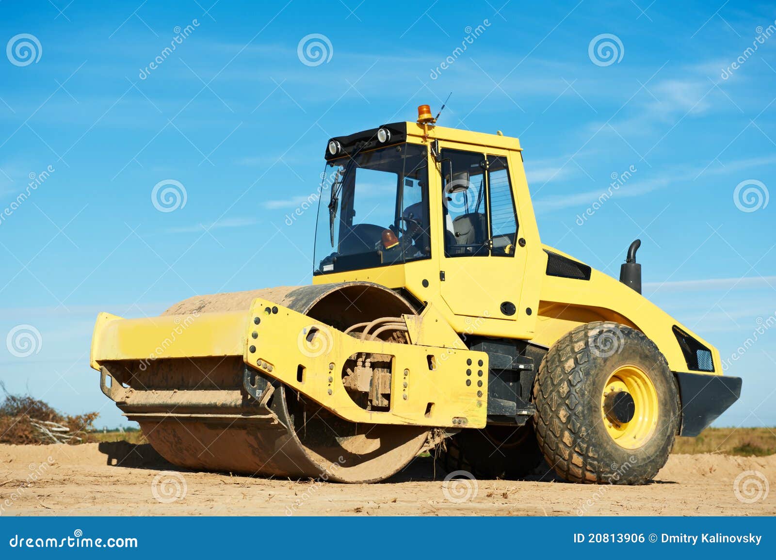 Compacteur Aux Travaux De Tassement De Route Photo stock - Image du ...