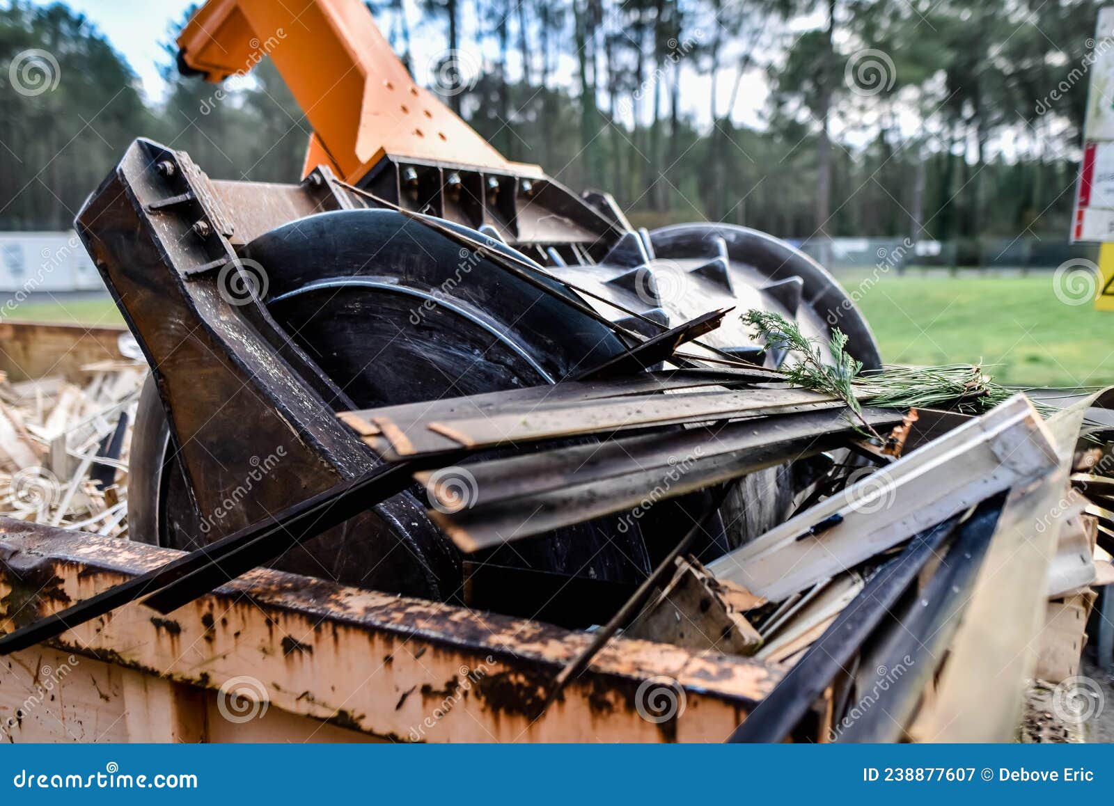 Compactor Roller that Can Process Wood Waste, Pallets, Wooden Crates ...
