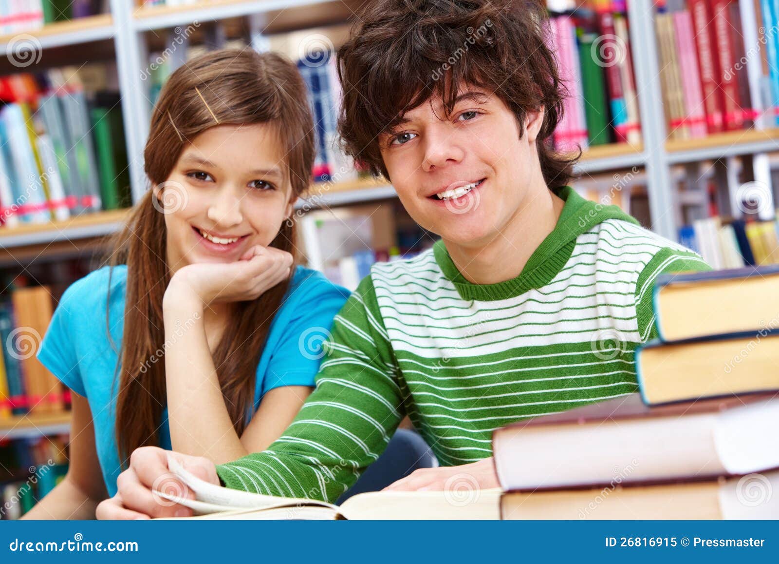 Compan@eros De Clase Alegres Imagen de archivo - Imagen de persona, pupilas: 26816915