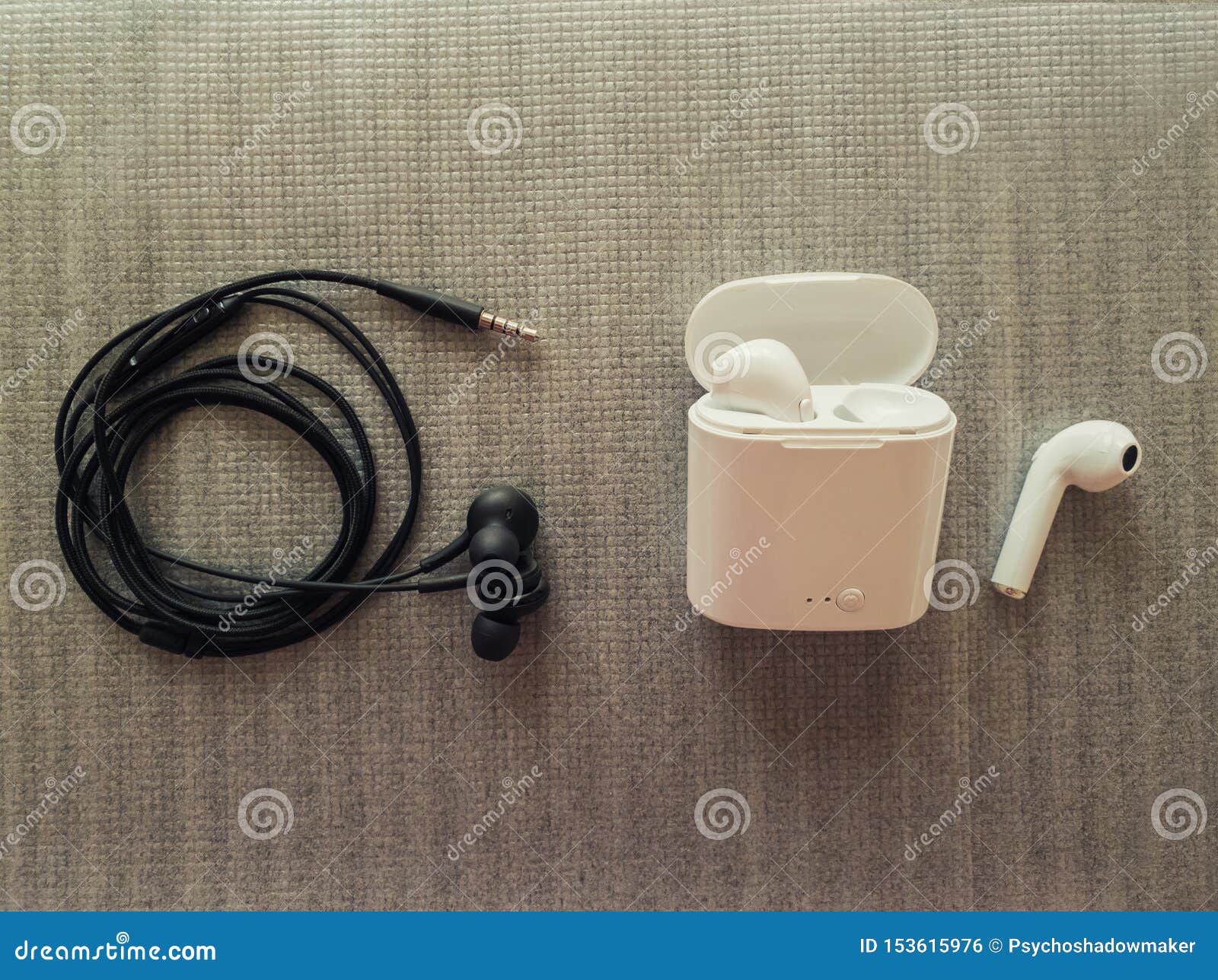 Comparison between 3.5mm Jack Wired Headphones Vs Wireless Earphones ... Comparison between 3.5mm Jack Wired Headphones Vs Wireless Earphones ...