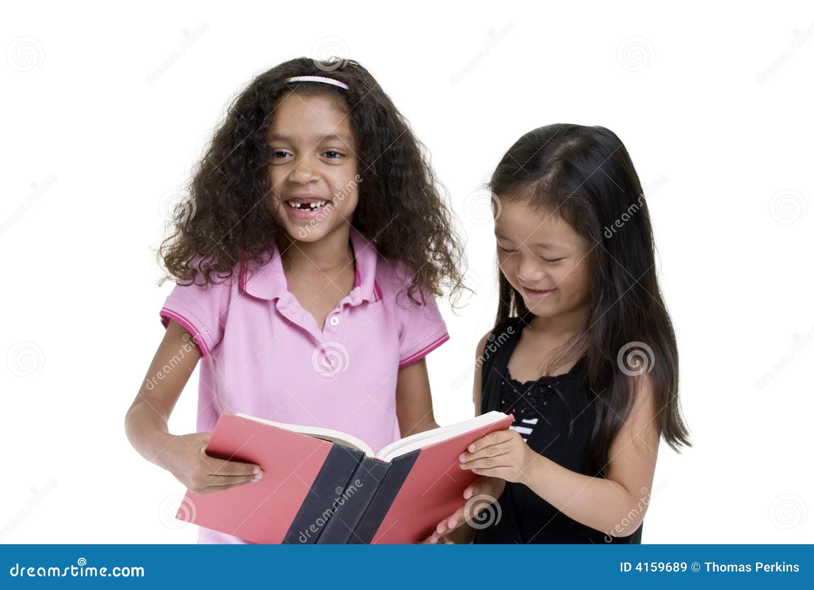 Compartilhando de um livro imagem de stock. Imagem de ensine - 4159689