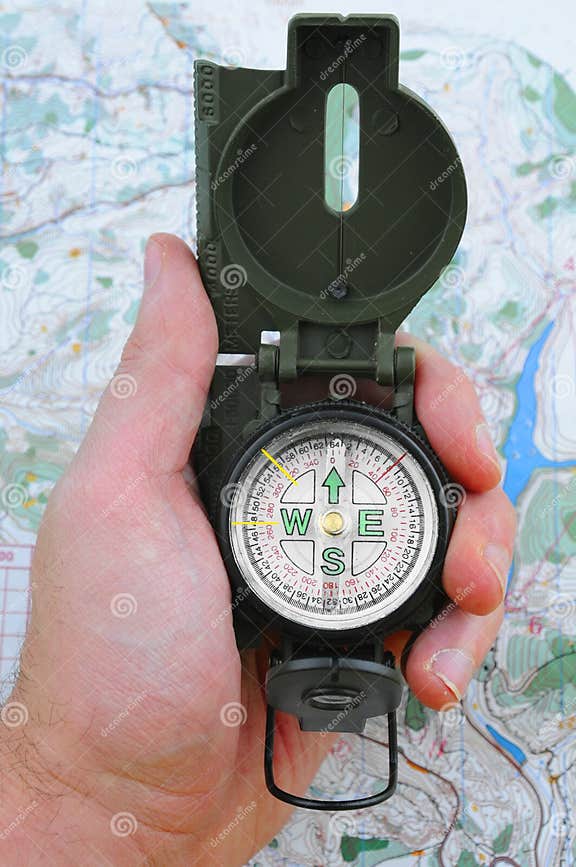 Compas et carte image stock. Image du fixation, matériel - 8380383