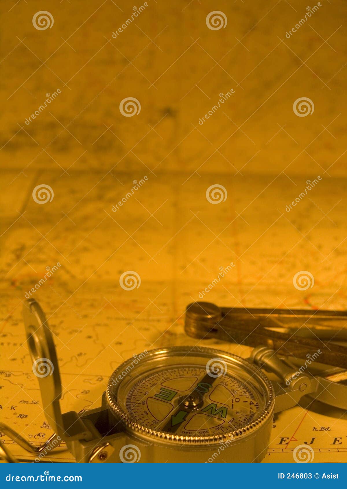 Compas et carte nautique image stock. Image du tracer, itinéraire - 246803