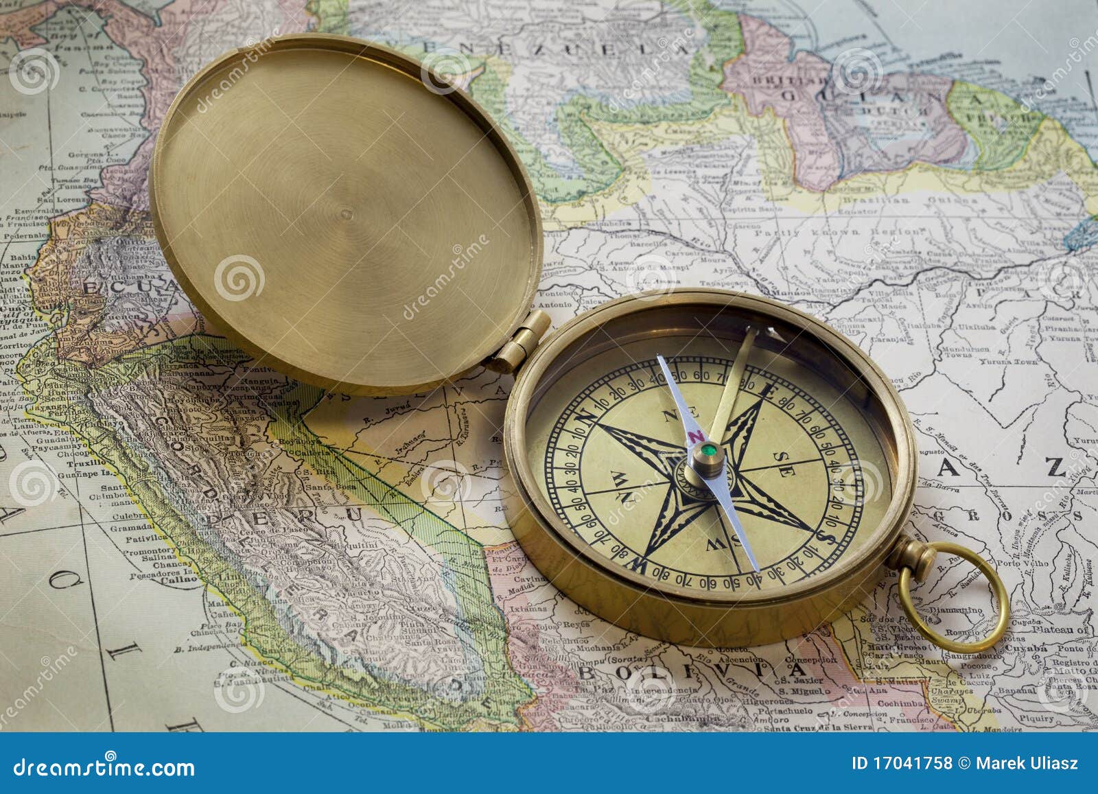 Compas Van Het Messing Over De Kaart Van Zuid-Amerika Stock Foto ...