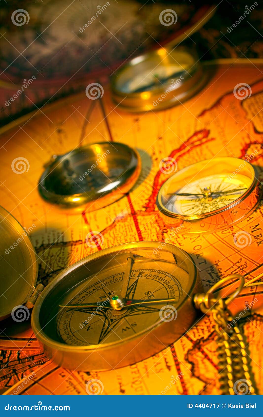 Compases imagen de archivo. Imagen de tierra, globo, grupos - 4404717