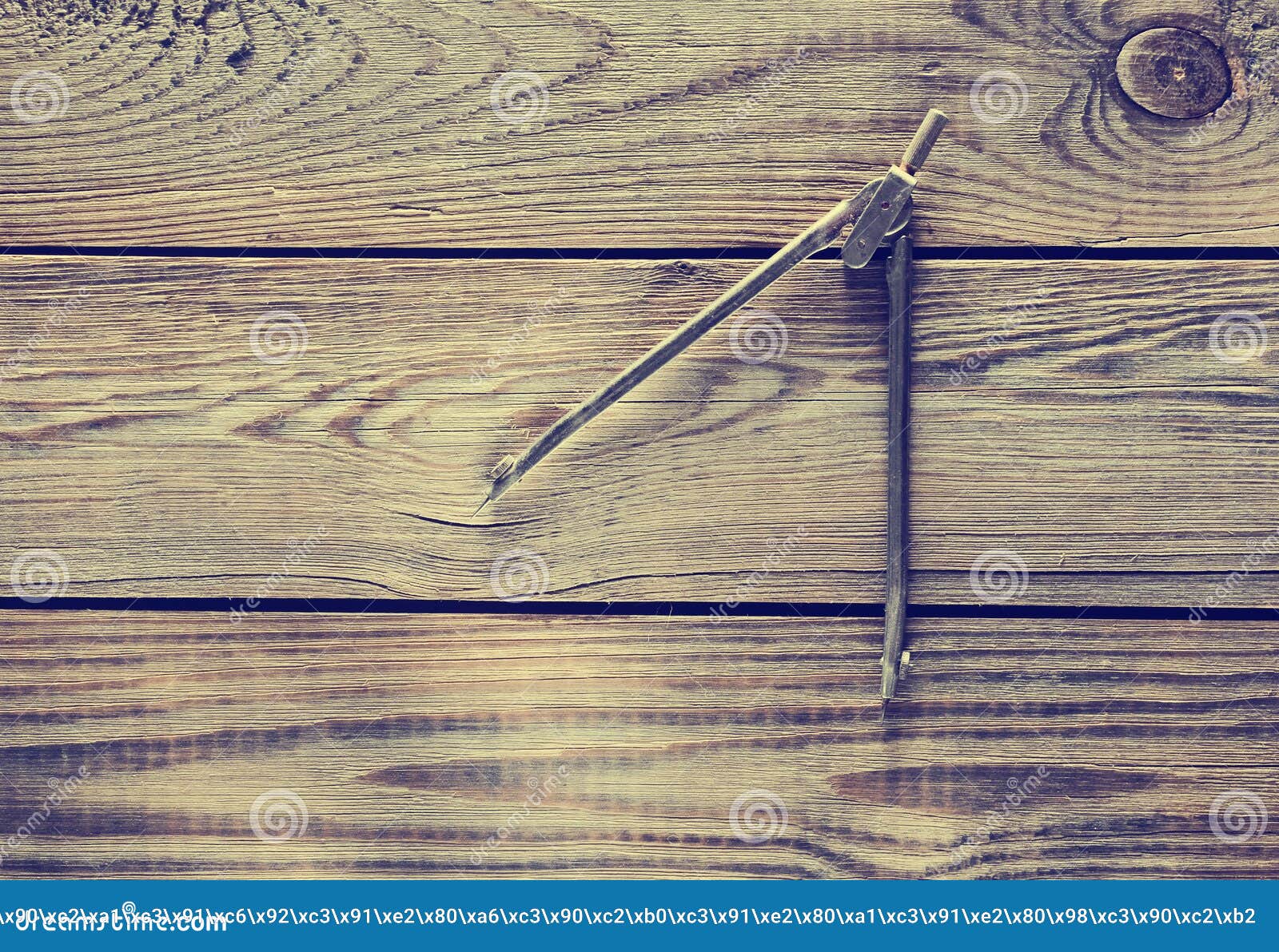 Compases Del Metal En Una Tabla De Madera Foto de archivo - Imagen de ...