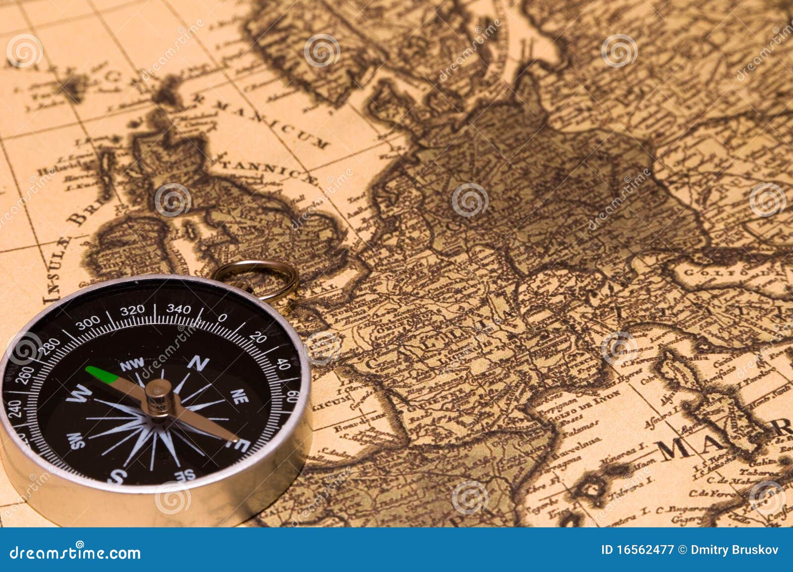 Compass on a card stock image. Image of pursuit, latitude - 16562477