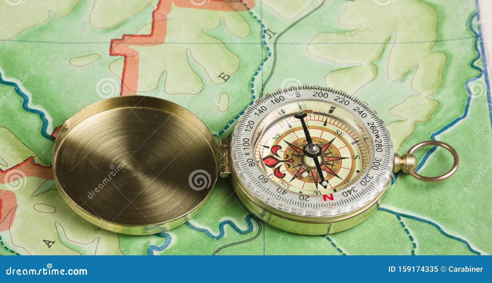 Compass en un mapa imagen de archivo. Imagen de laguna - 159174335