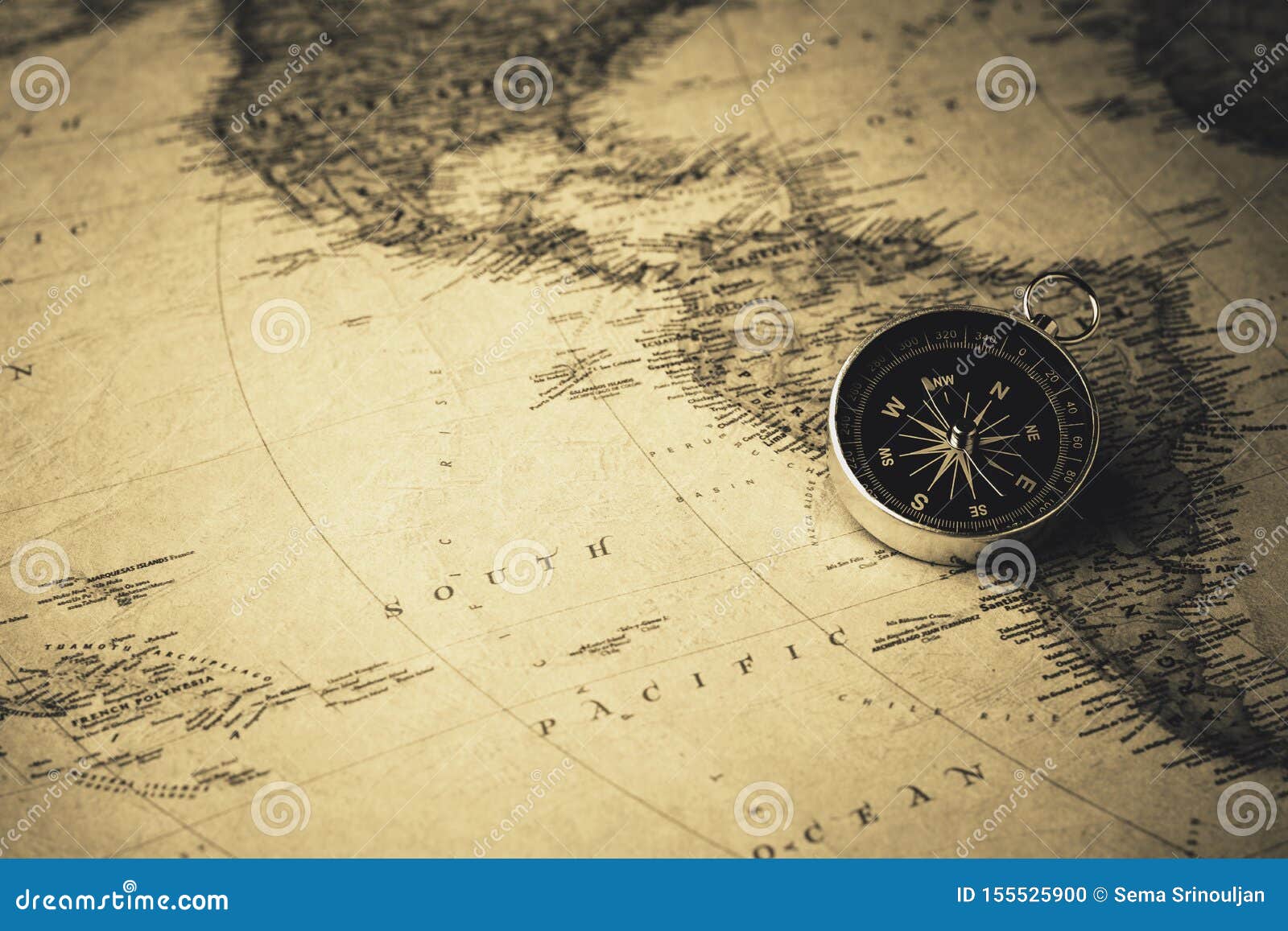 Compass Sobre Mapas Antiguos Foto de archivo - Imagen de retro, arte ...