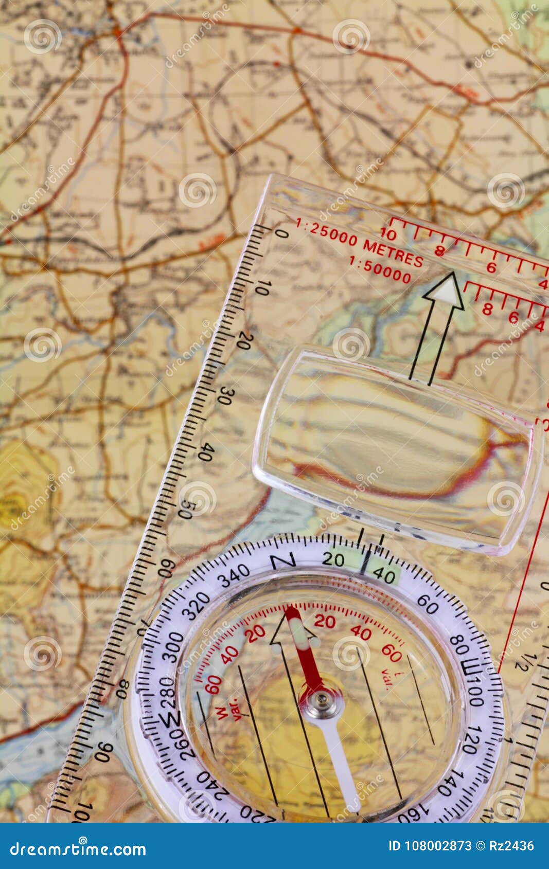 Compasso e mapa imagem de stock. Imagem de viagem, liso - 108002873