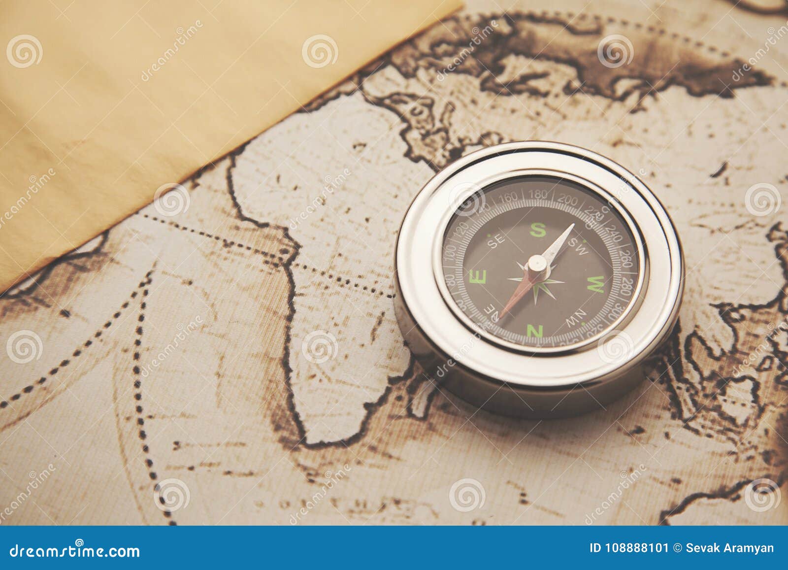 Compasso e mapa imagem de stock. Imagem de mapas, descoberta - 108888101