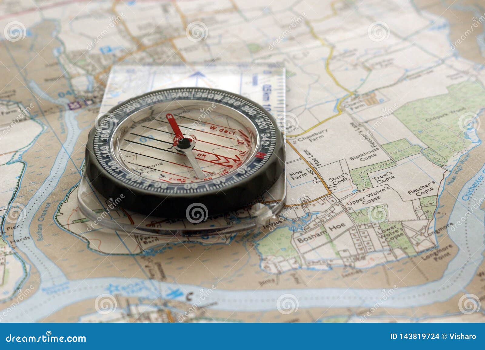 Compasso e mapa foto de stock. Imagem de andar, mundo - 143819724