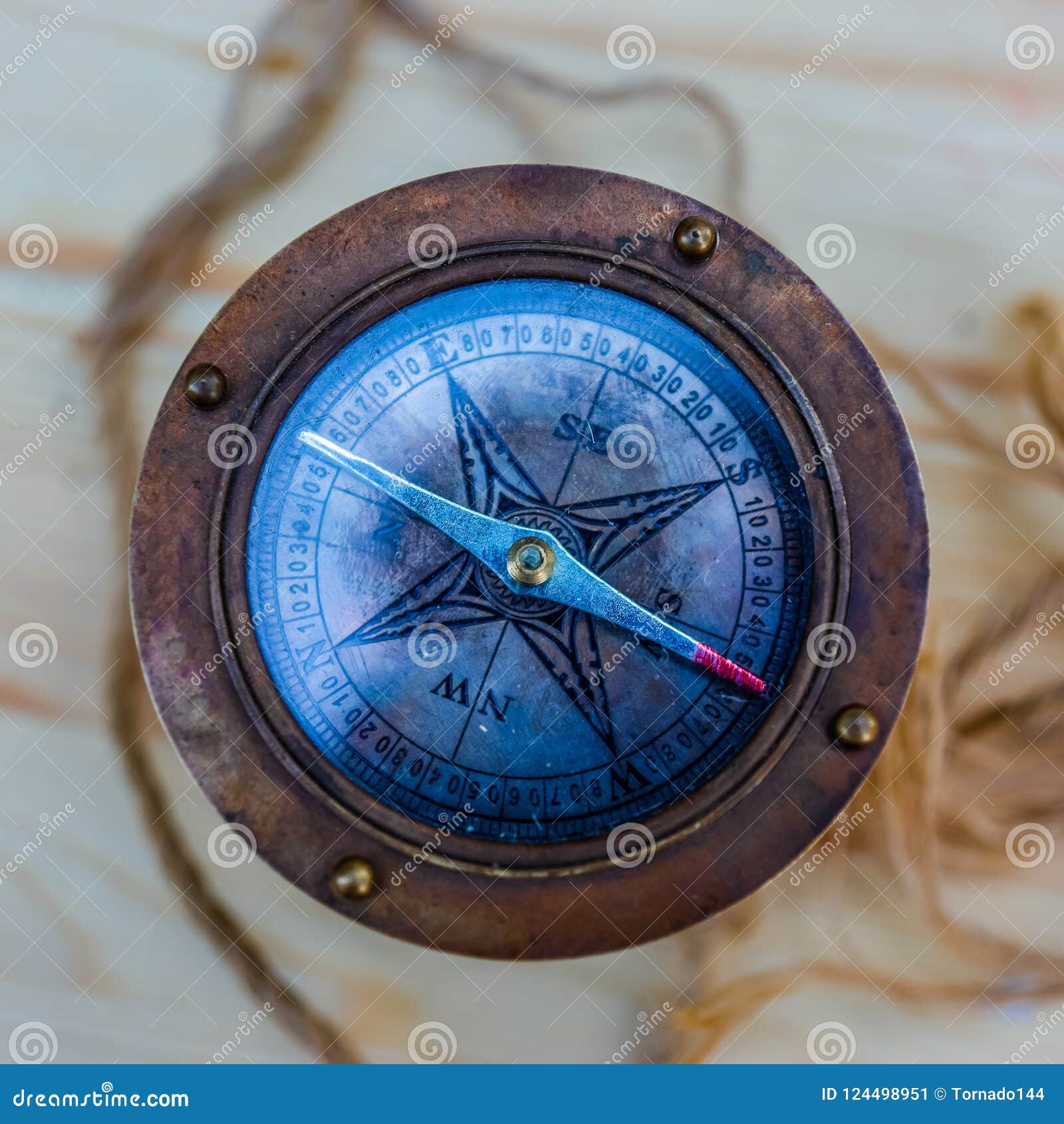 Compasso Náutico Antigo Visto De Cima De Imagem de Stock - Imagem de ...