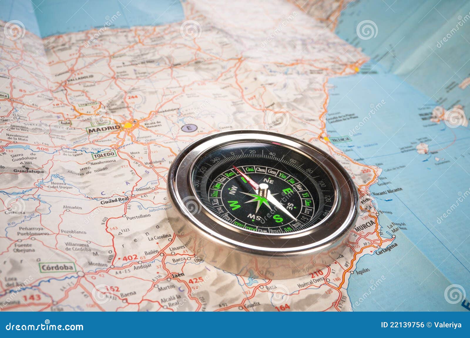 Compasso no mapa foto de stock. Imagem de sentido, continentes - 22139756