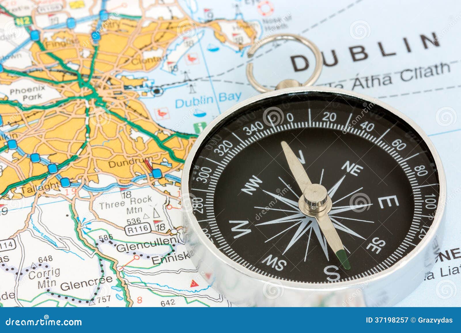 Compasso no mapa imagem de stock. Imagem de atlas, mapa - 37198257