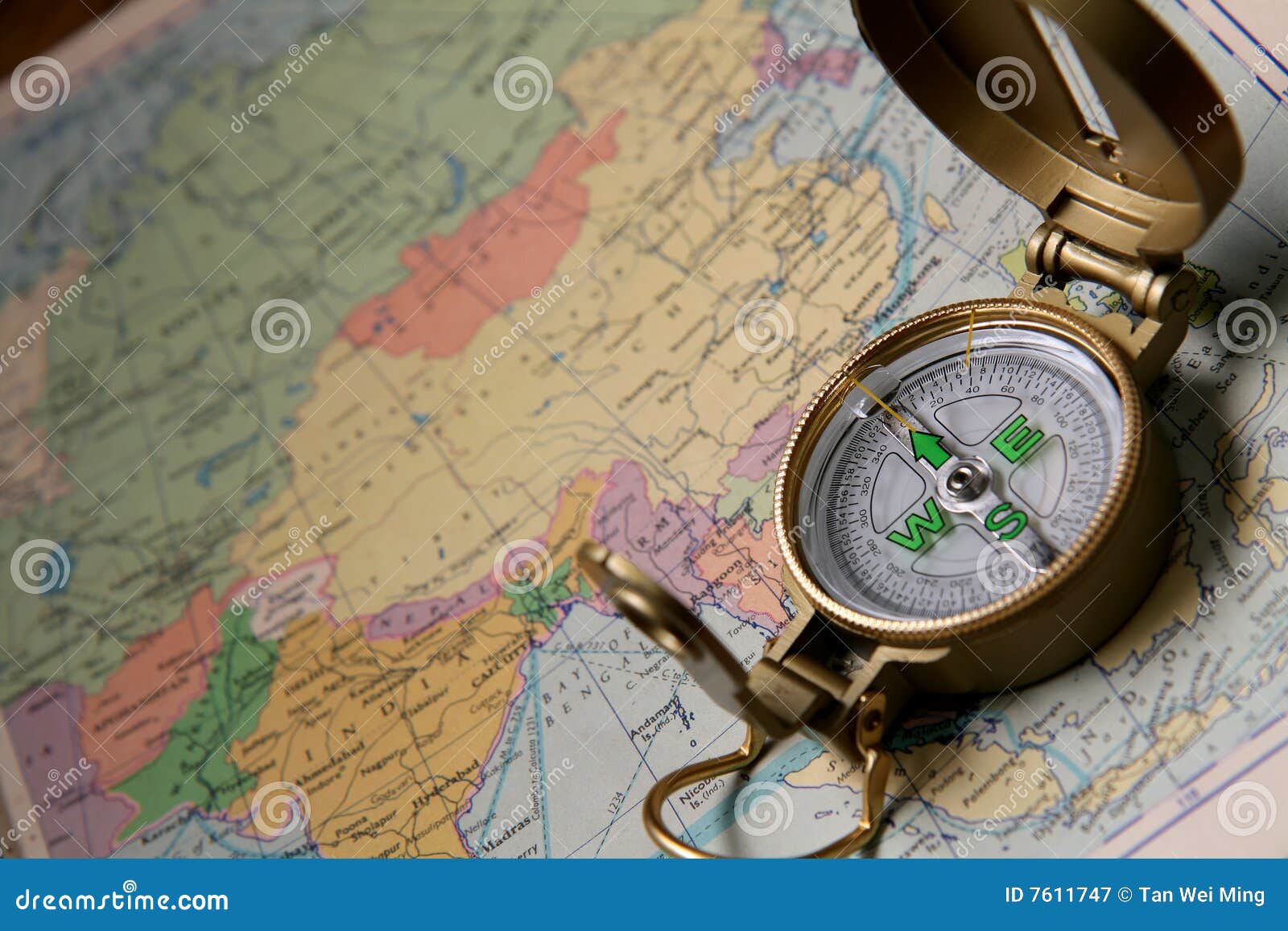 Compasso no mapa imagem de stock. Imagem de mundo, geografia - 7611747