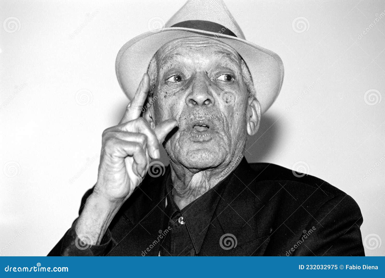 Compay Segundo in Concert at the Palavobis Editorial Image - Image of ...