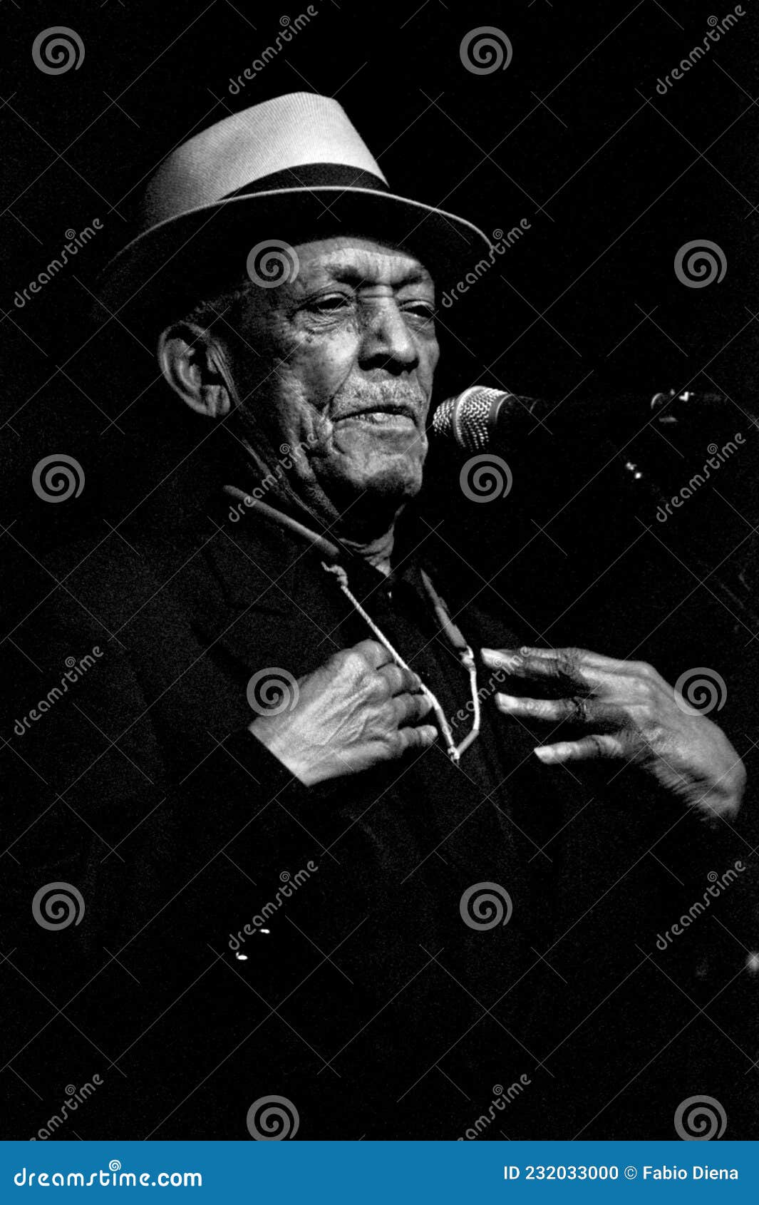 Compay Segundo in Concert at the Palavobis Editorial Image - Image of ...